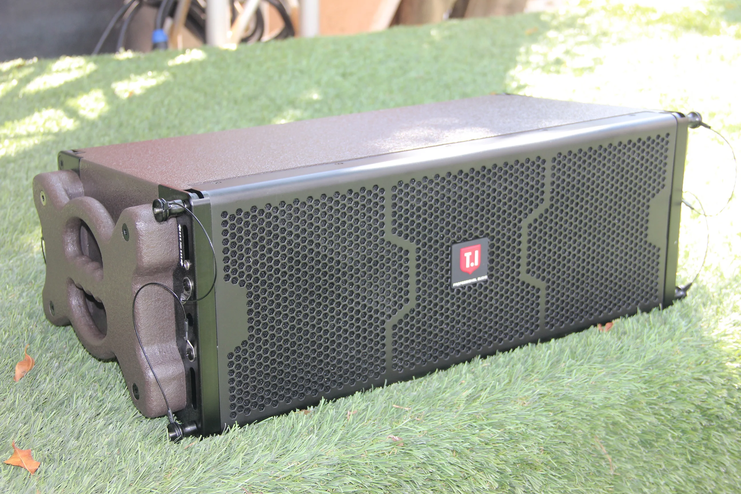 Professional Audio Line Array Speakers - Waterproof & Customizable