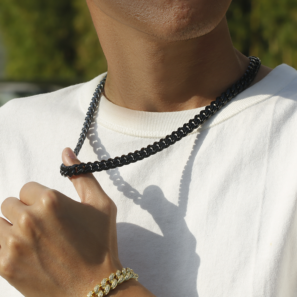 Black gold chain store