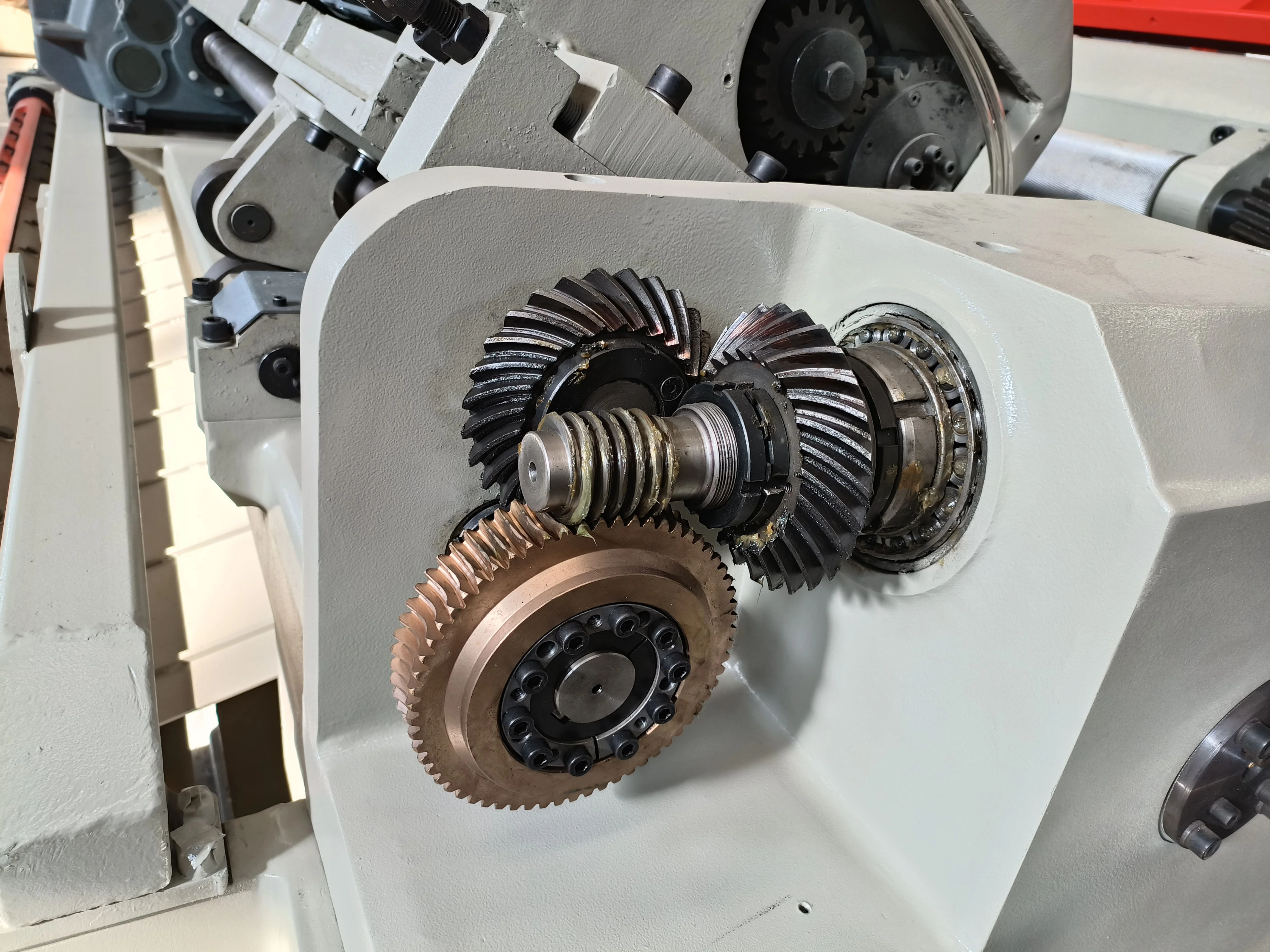 Hanvy New Diameter 550 Mm Veneer Rotary Peeling Lathe For Beech - Buy ...