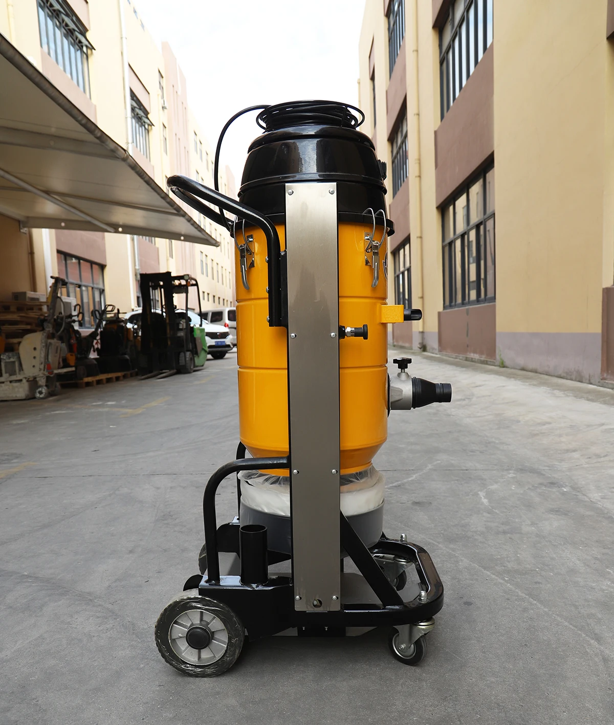 V2 HEPA Industrial Vacuum Cleaner with 2 Motors & 360m3/h CFM