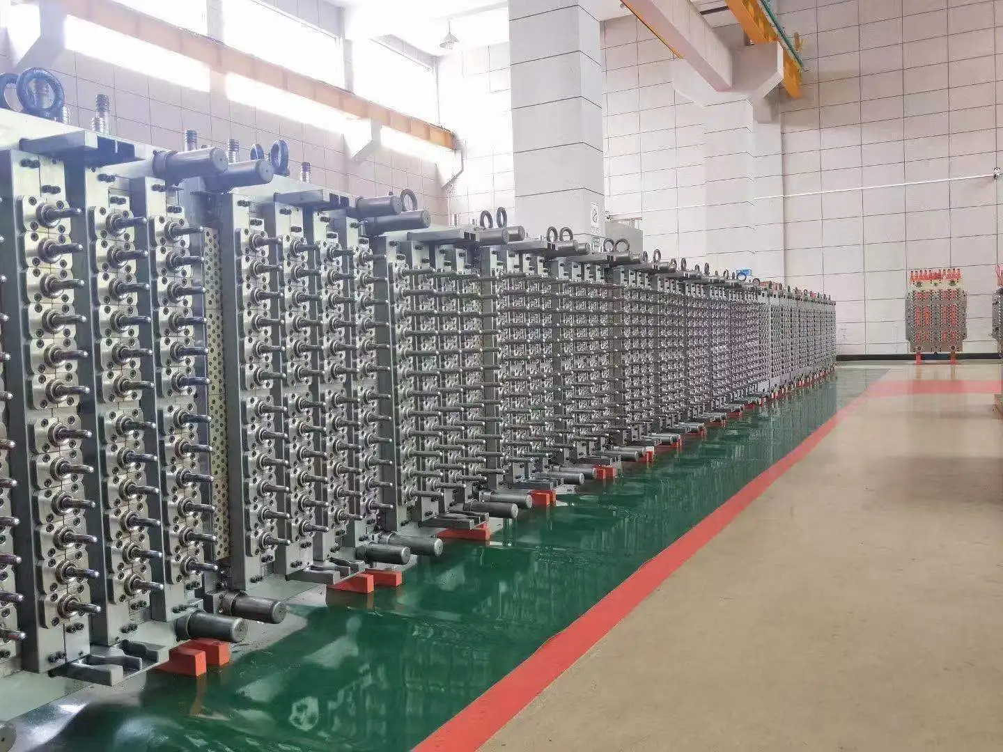 8 Cavity Normal Long Gate Hot Runner Plastic Injection Pet Bottle ...