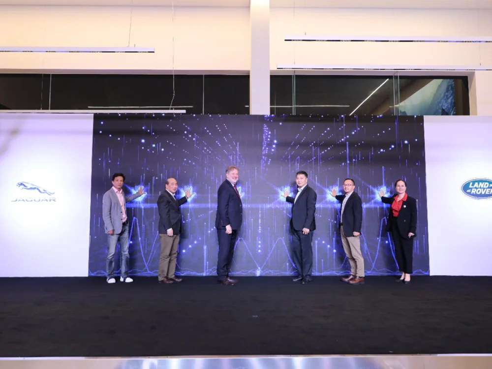 Hot Sale Toyota Hilux Diesel Pickup Truck 4x4 Nissan Navara D40 Used ...