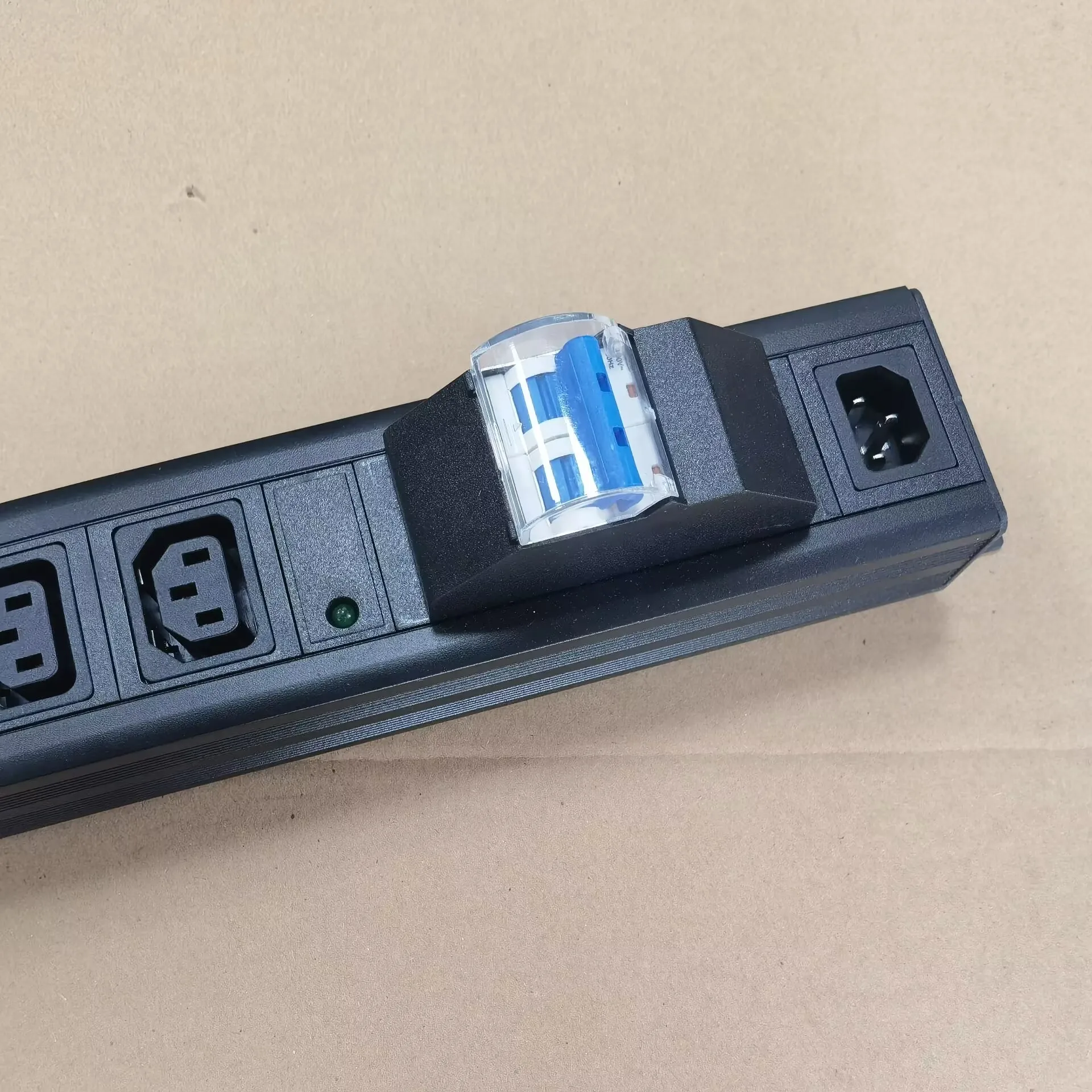 High Quality 8 Ports C13 PDU Socket Power Strip With Air Circuit ...