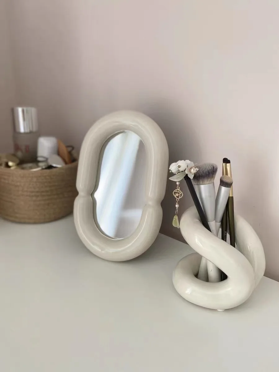 Creative Modern Life Series Ceramic Sculpture Toothbrush Holder Make-up ...