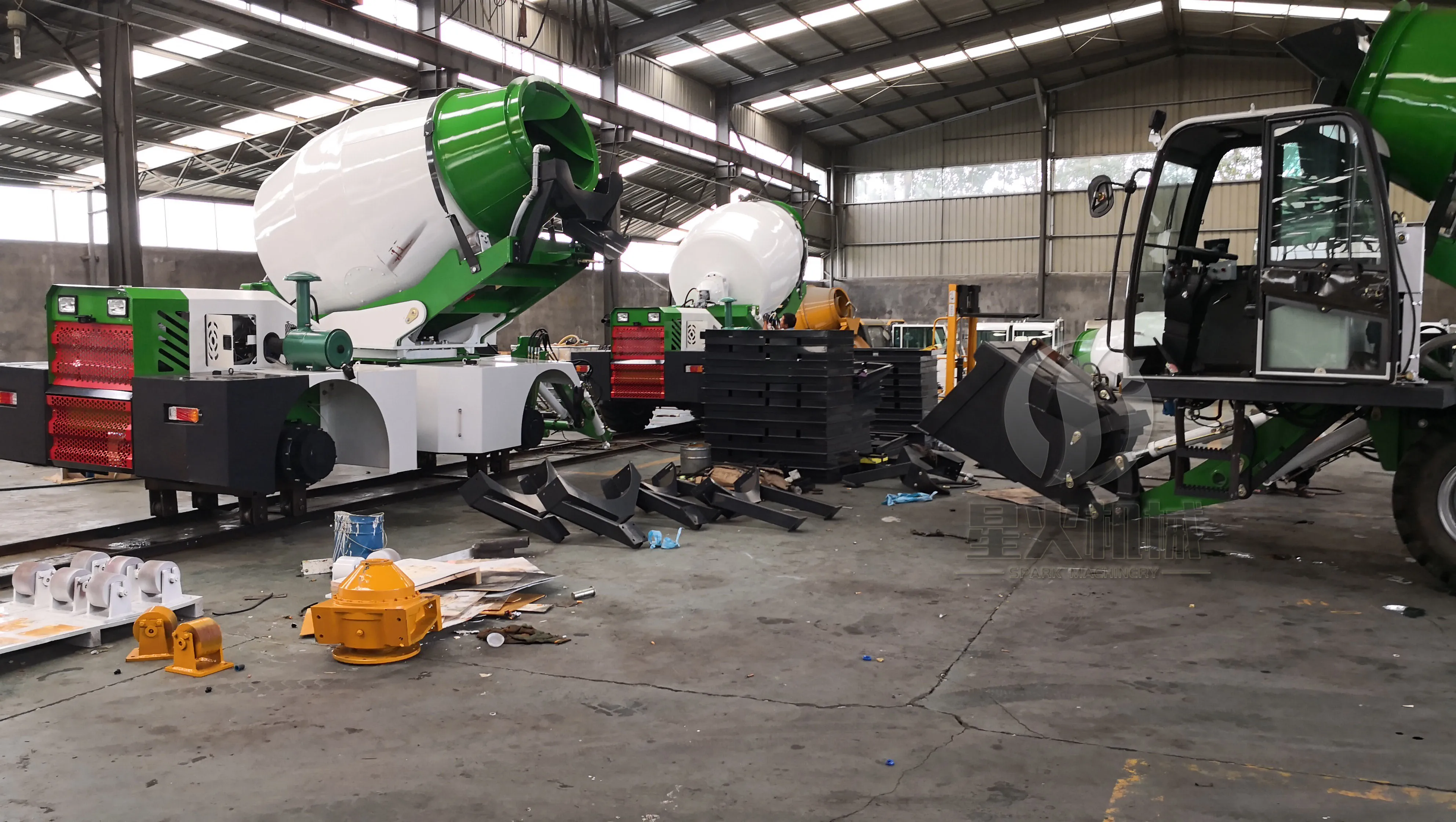 3.5m3 Self-Loading Concrete Mixer Truck - High Efficiency