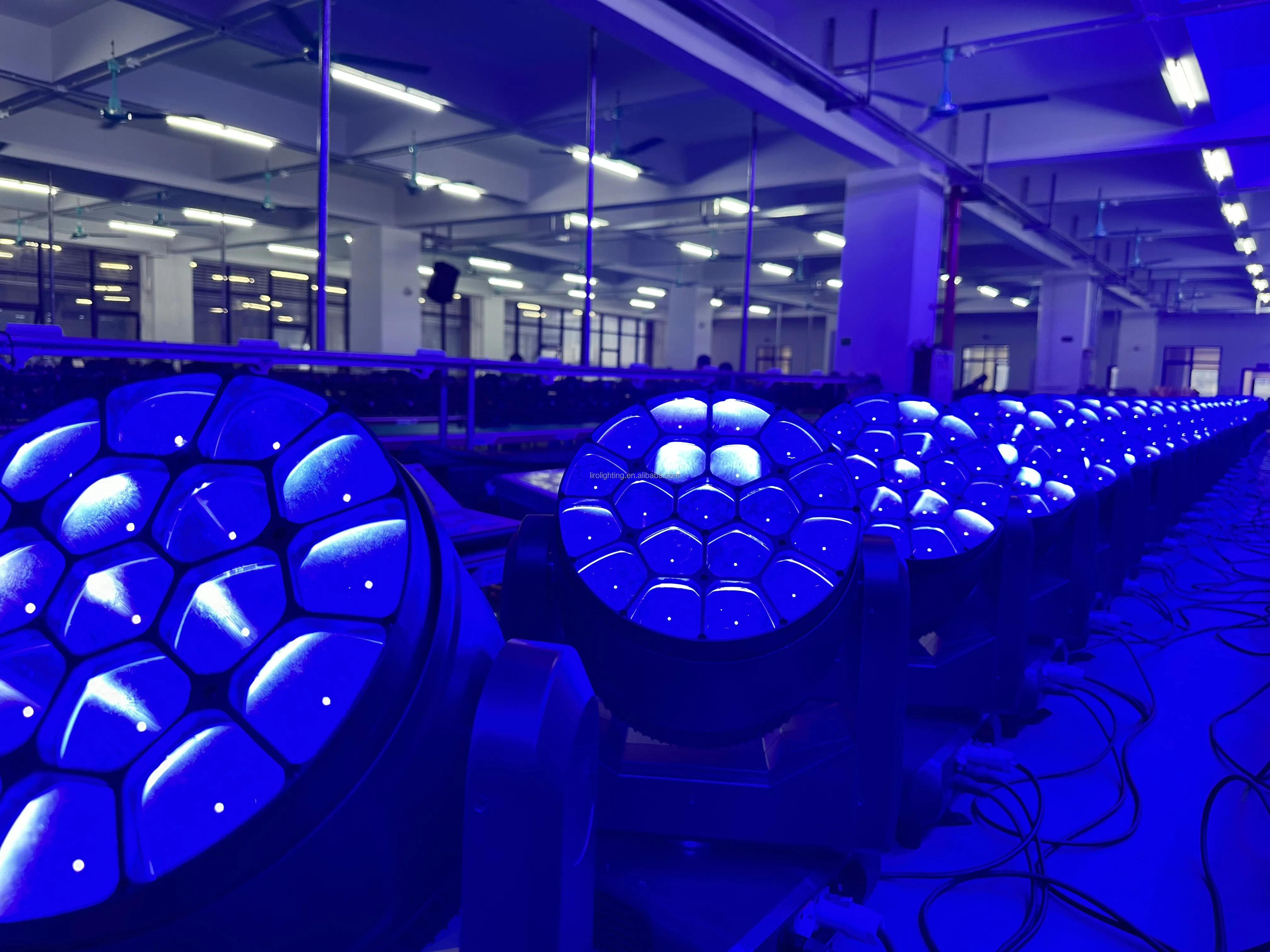 Liro Stage Lighting Mini B-Eye 1940 RGBW - 19pcs*40w LED