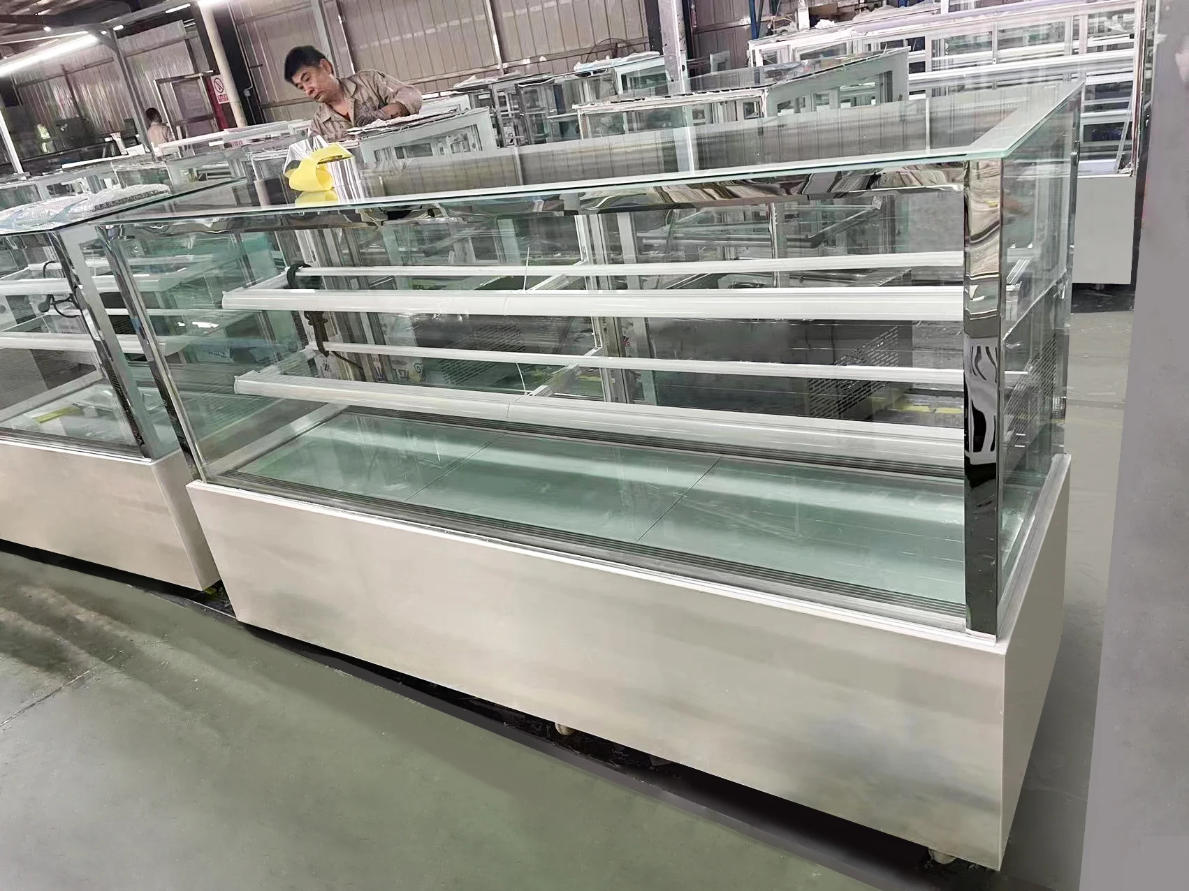 Low Temperature Store Cake Showcase Chiller - Upright
