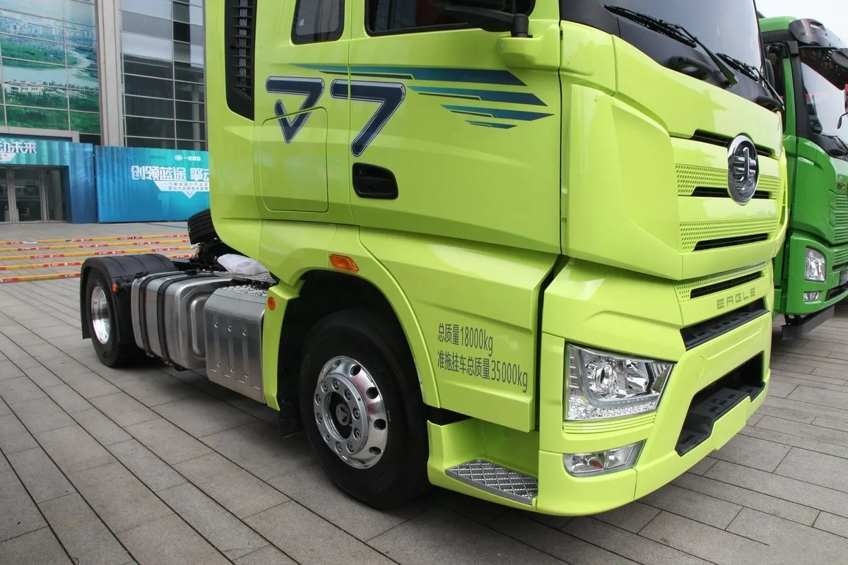 FAW J7 4*2 Tractor Truck - Low Price Sale & High Performance