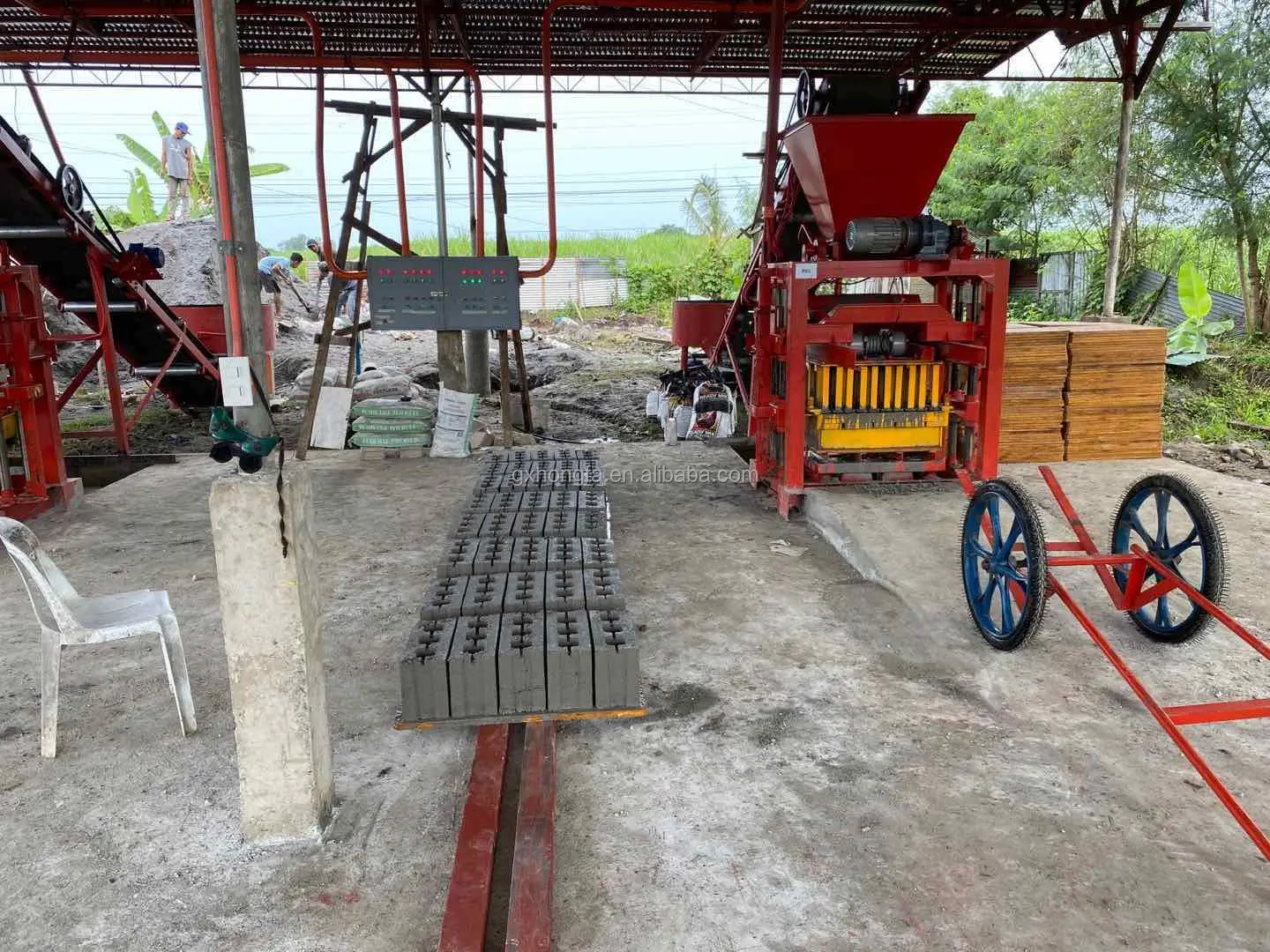 Hongfa New Semi-automatic Cement Concrete Hollow Block Making Machine ...