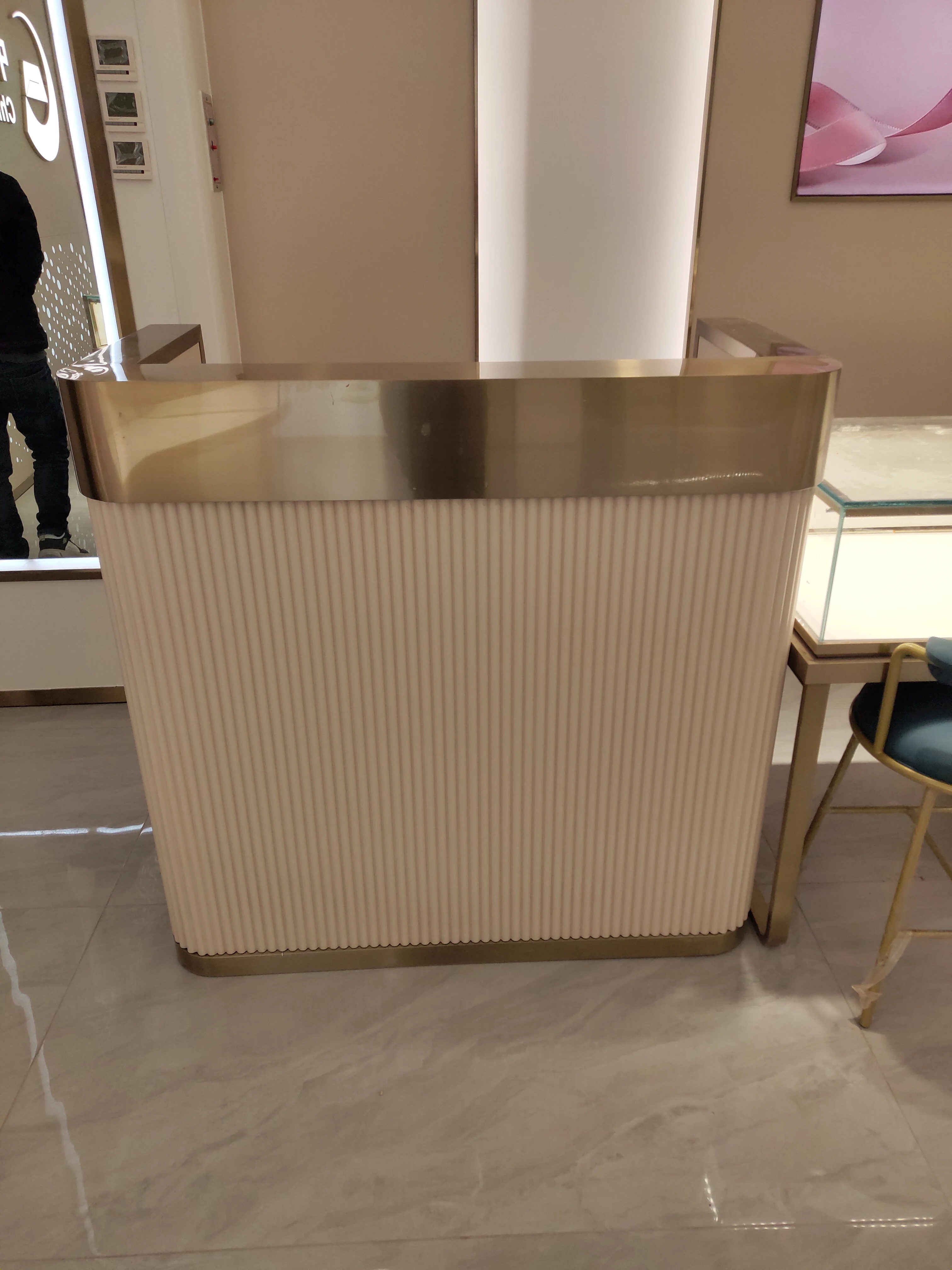 Modern Minimalist White Wavy Panel Reception Desk Luxury Design Hot ...