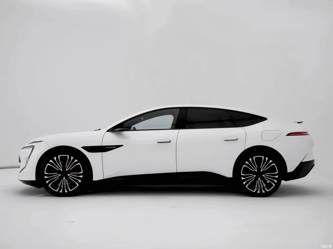 2023 2024 230kw 2wd Rwd 700km Changan Huawei Avatar Avatr 12 Ev ...