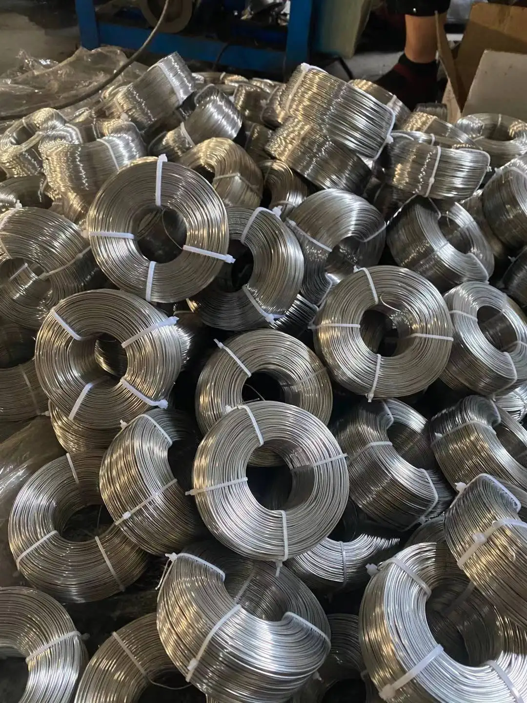 Low Carbon Steel Q195 8-28# 25kg Per Coil Wire For Wire Hot Dipped ...