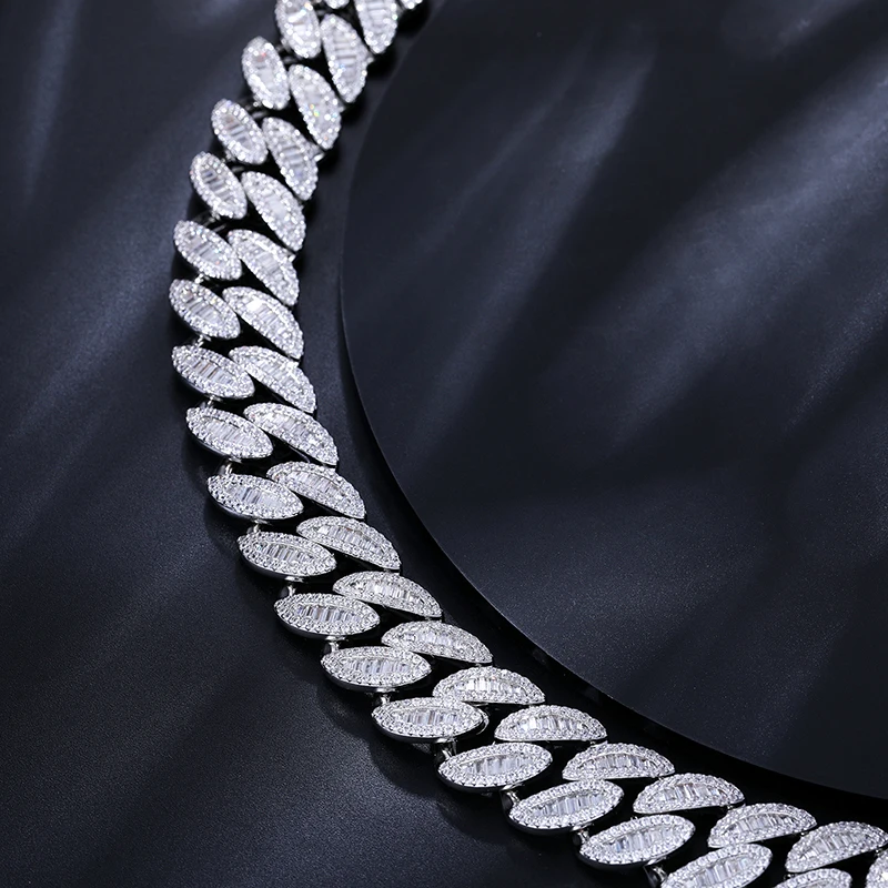 Cuban Link Chain with VVS Moissanite - 925 Sterling Silver