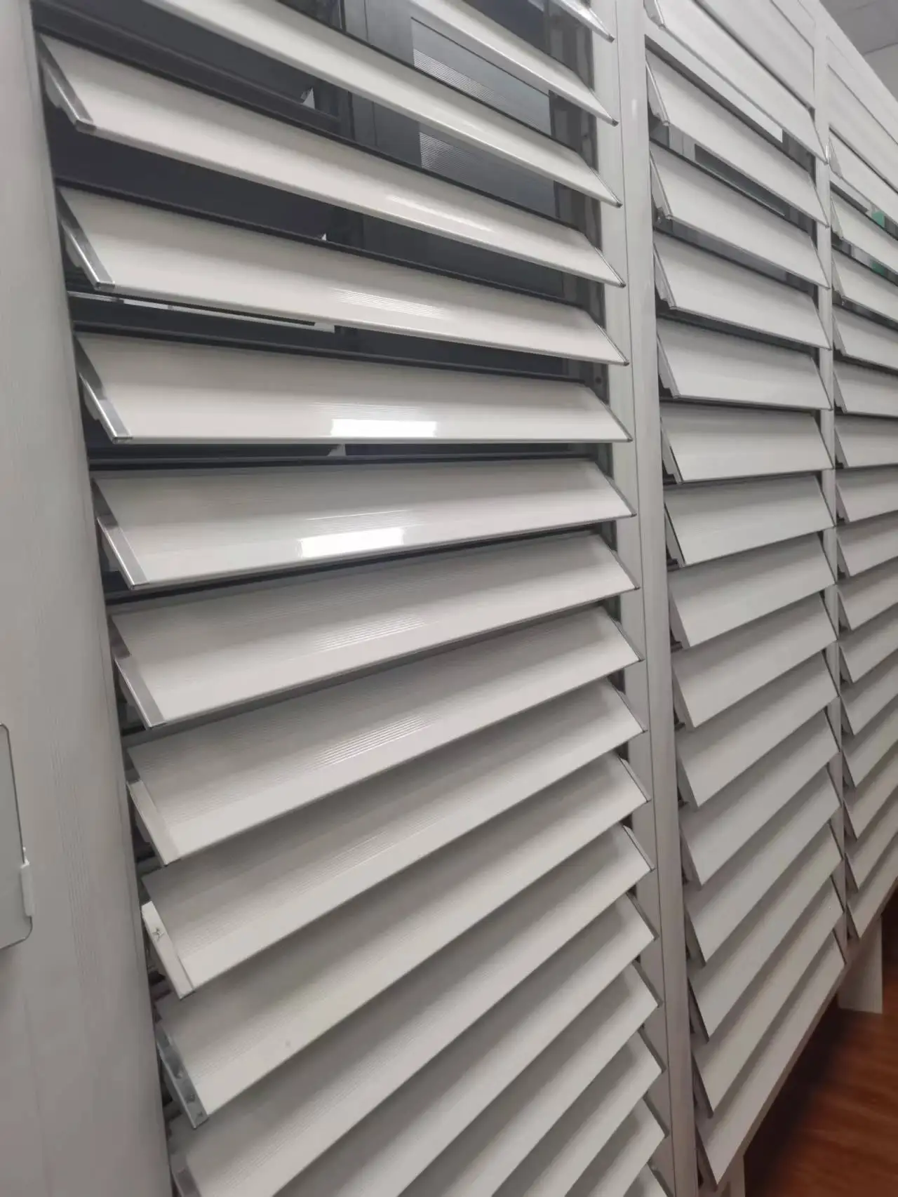 Wholesale Aluminum Alloy Roller Shutter Door Windows Accessories Blinds ...