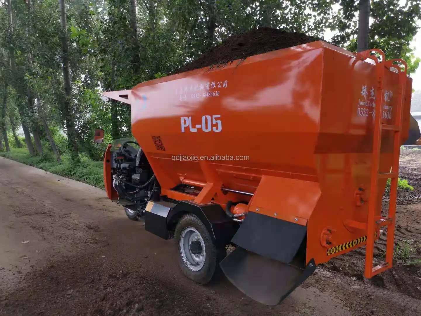 Manure Sand Cow Bedding Spreader - High Efficiency & Durability