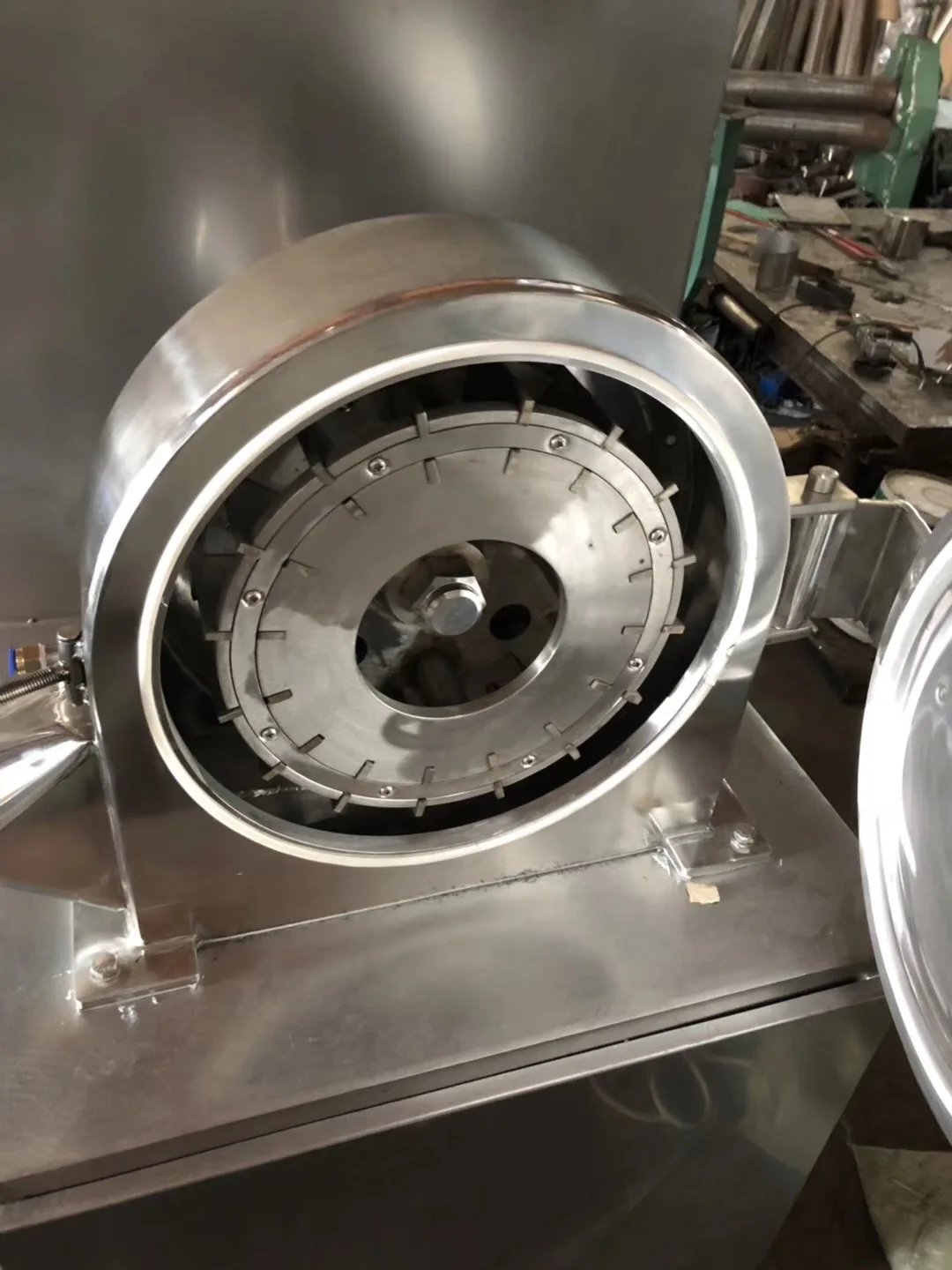 Universal Food Grinding Machine - Efficient Dry Fruit Pulverizer