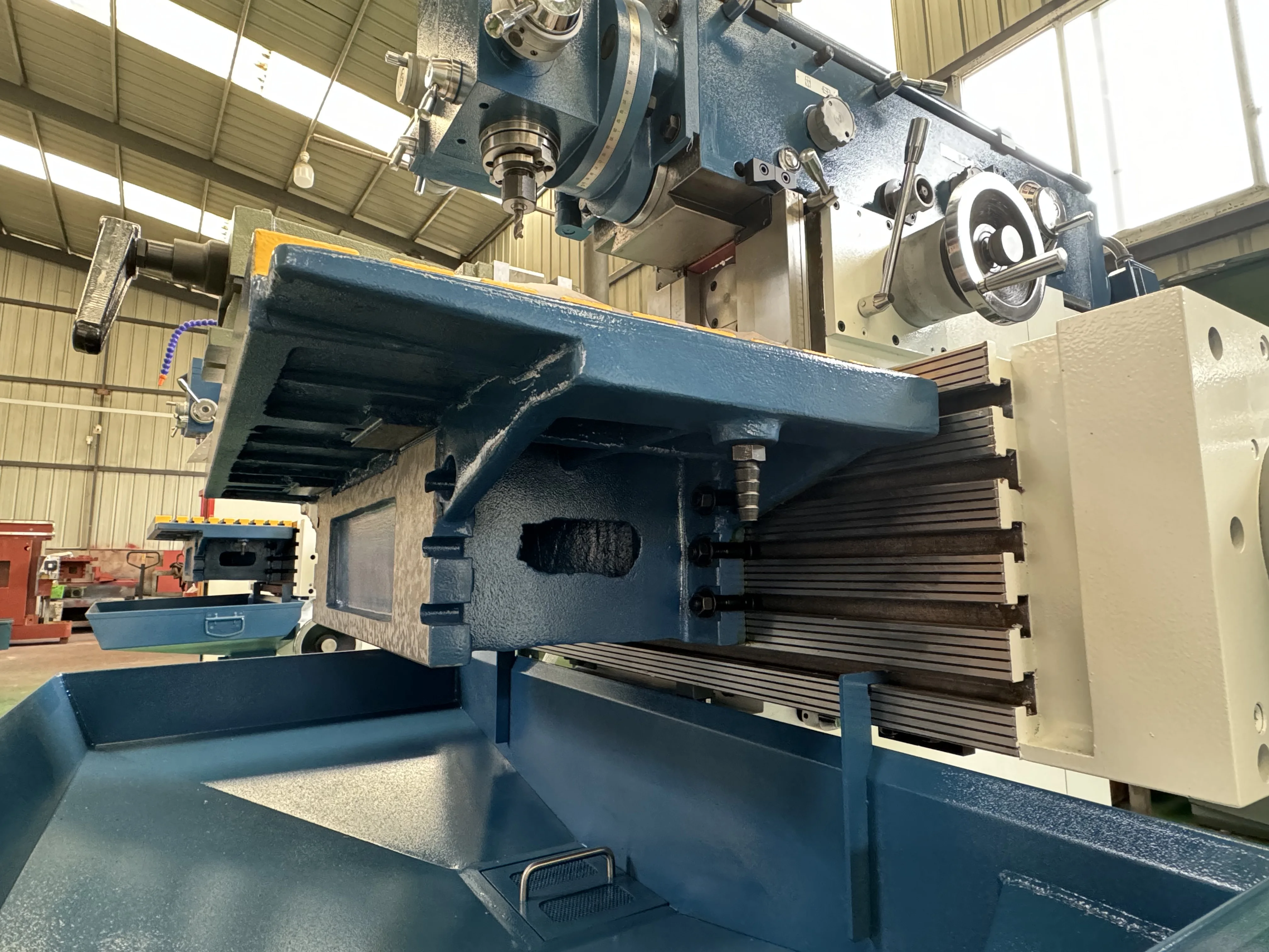 HD X8140A Universal Milling Machine - Heavy Duty & Versatile