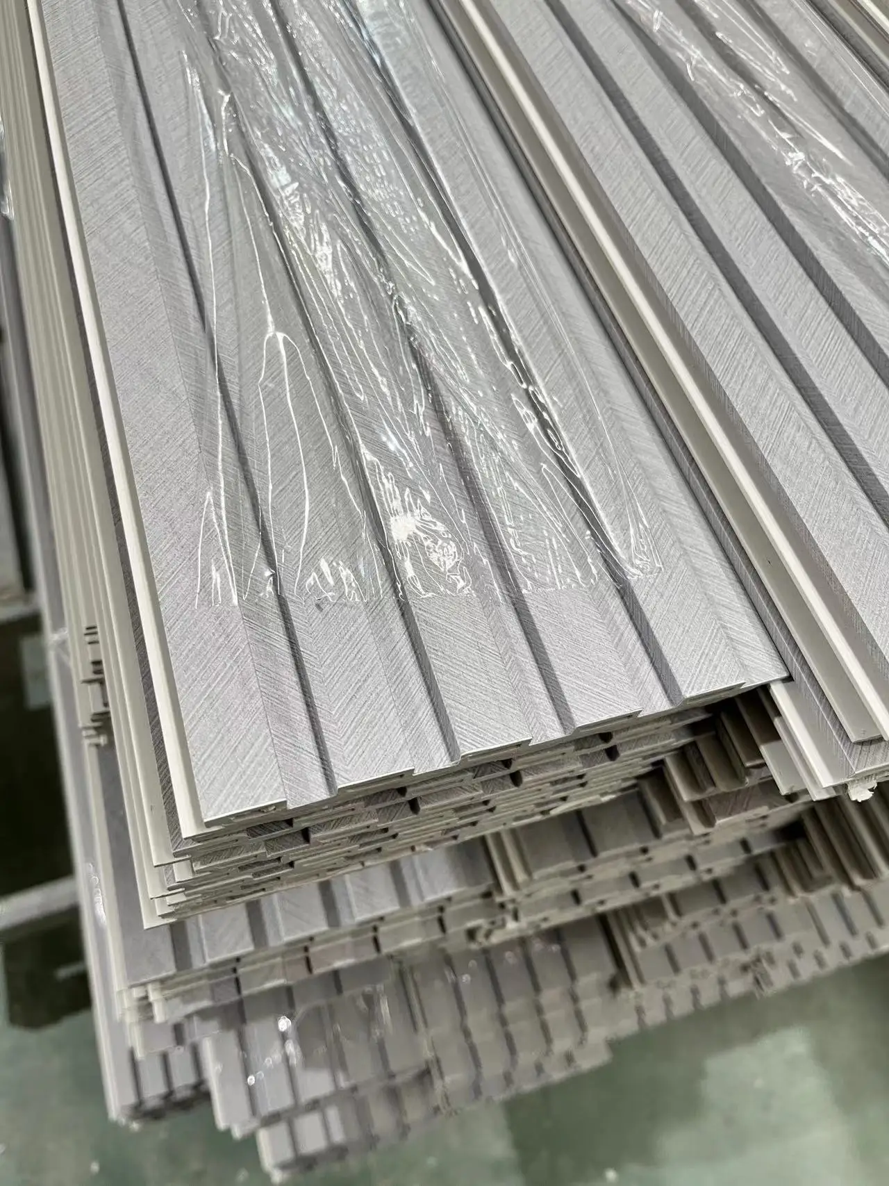 High Quality Wpc Wall Panel Wpc Louvers Interior Wooden Grain Cherry ...