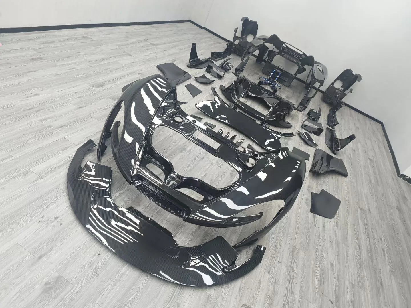 McLaren P1 GTR Dry Carbon Fiber Body Kit - Bumper, Fenders & Side ...