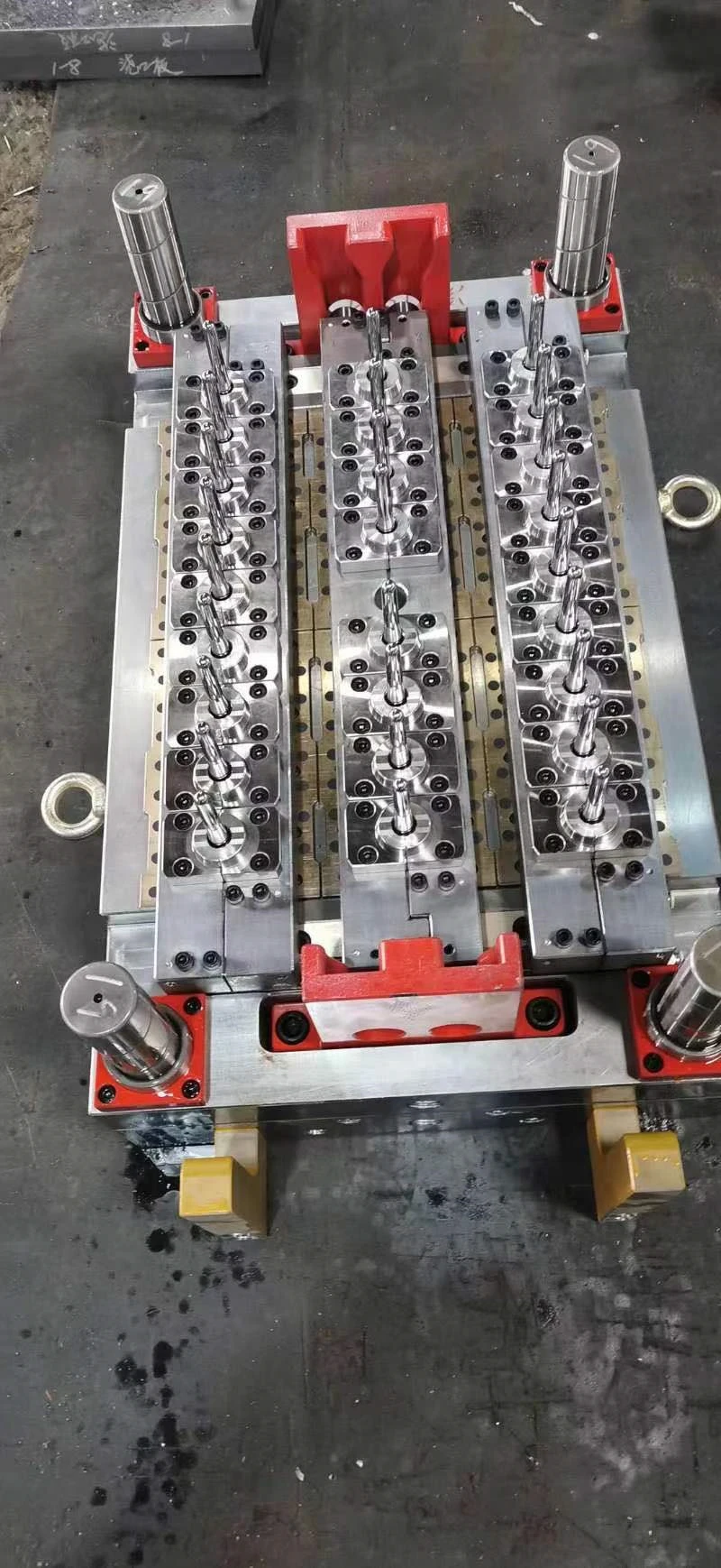 16 Cavity 38mm 40g Pin Valve Gate No Tail Plastic Injection PET Preform ...