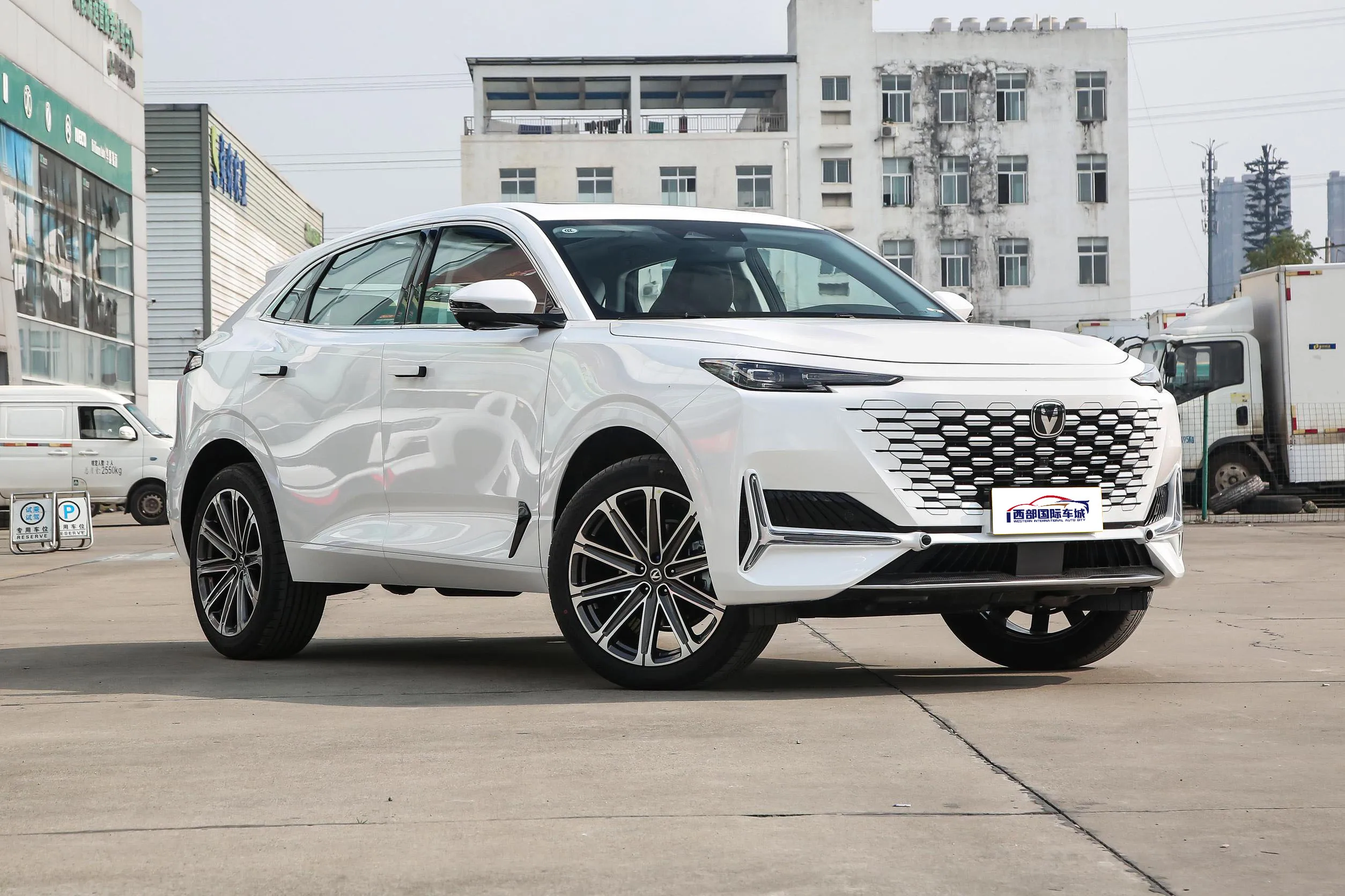 2024 Changan Uni-K 1.5T IDD Plug-in Hybrid SUV - 5 Seats