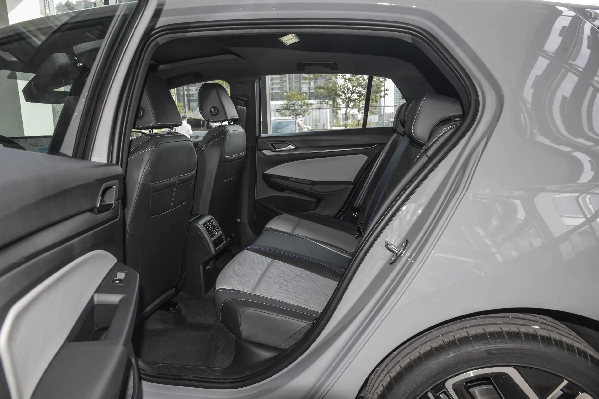 2024 2025 Volkswagen Golf 8 Hatchback - Compact & Versatile