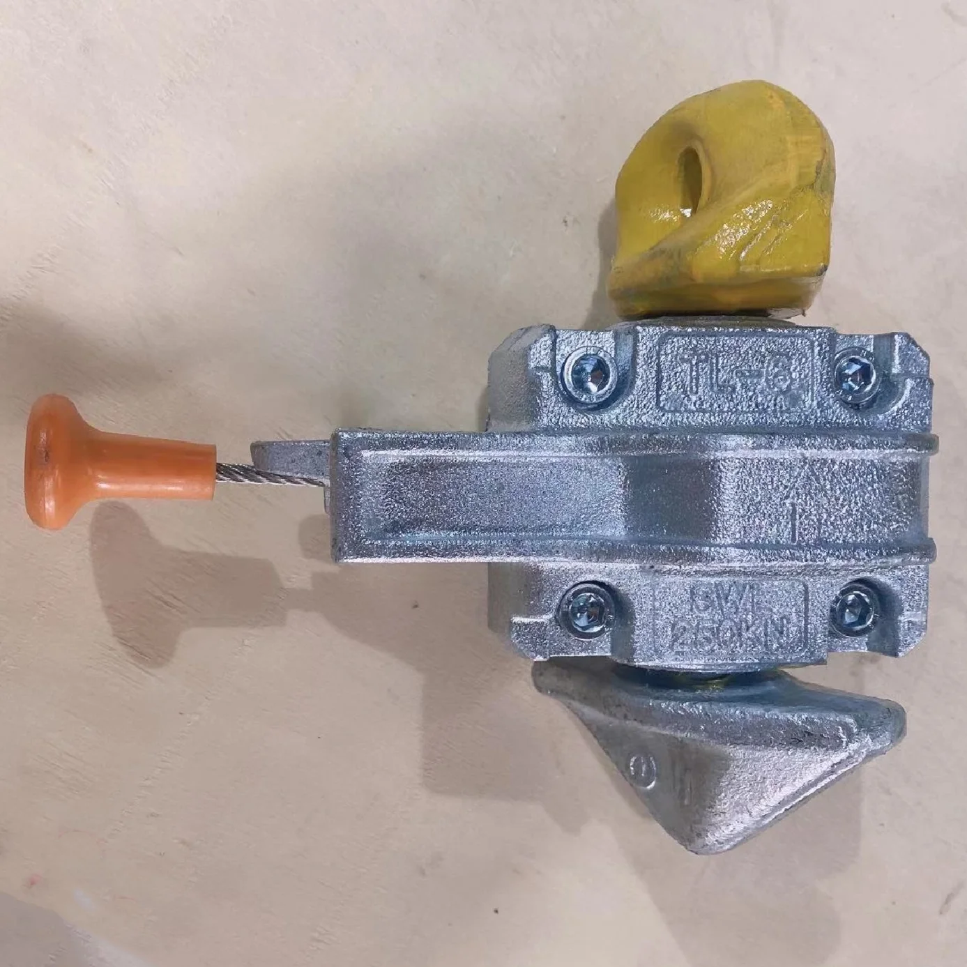 Maxplus Shipping Container Lashing Twist Lock - Fully-automatic