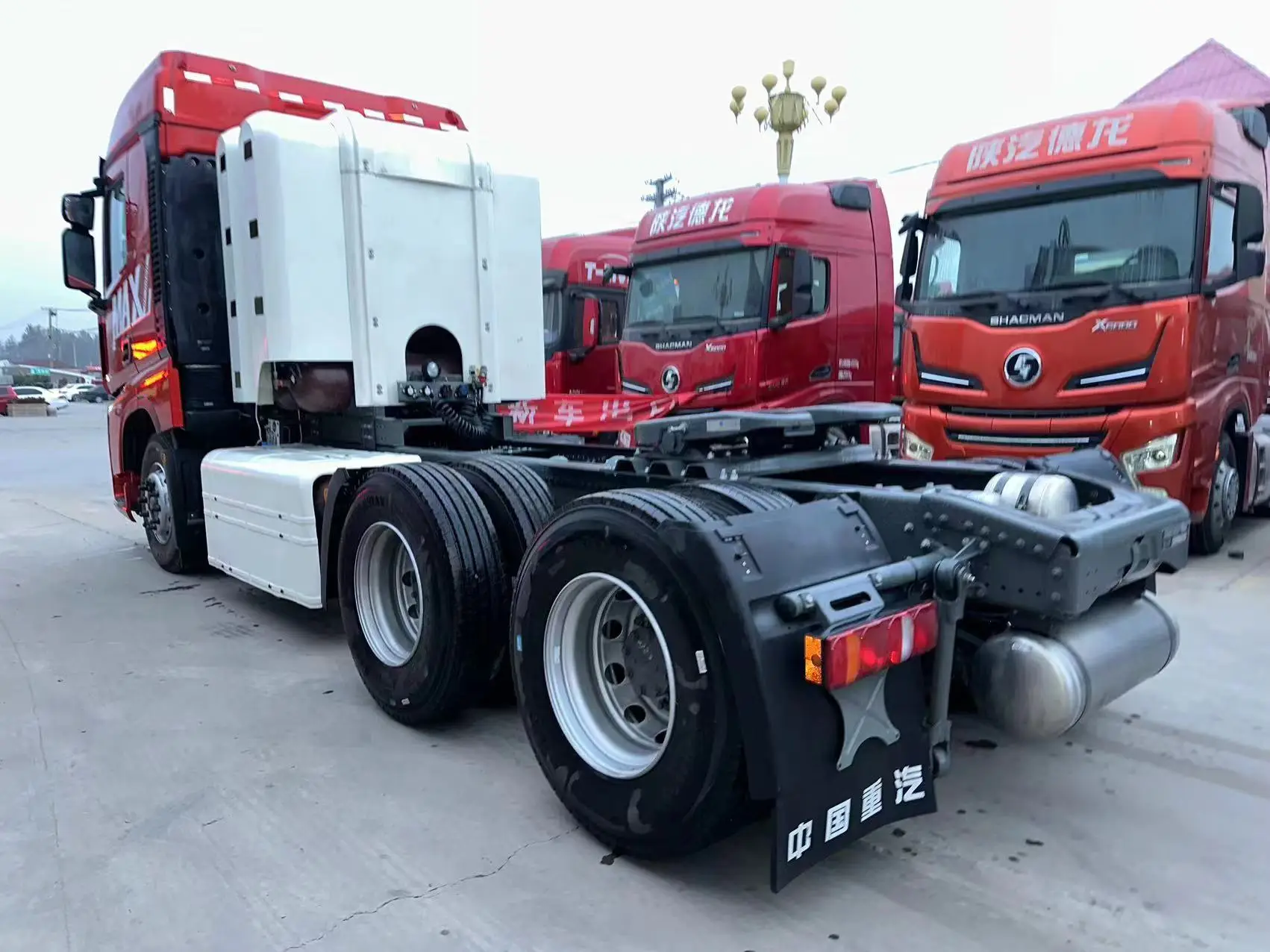 CNG Sinotruck HOWO Max 6X4 Tractor Head Truck| Alibaba.com