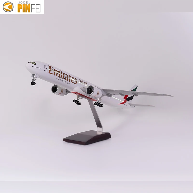 Airplane Model Boeing 777-300ER Emirates Airlines Scale 1/157