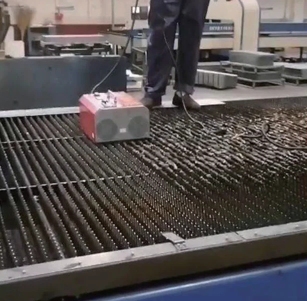 Automatic Fiber Laser Cutting Table Cleaner - Slag Remover