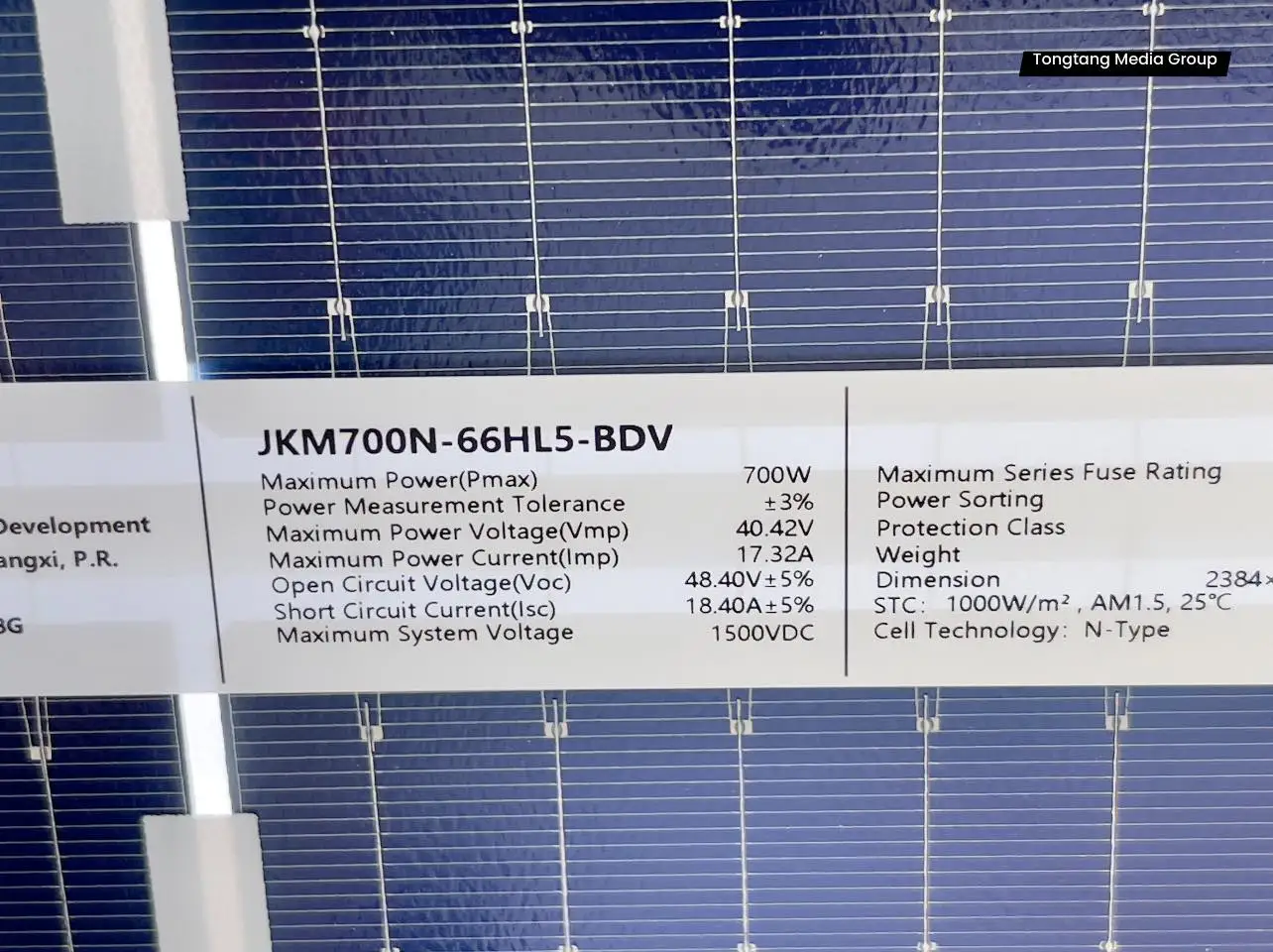 Jinko Solar Panels - High Efficiency 700W Bifacial Modules
