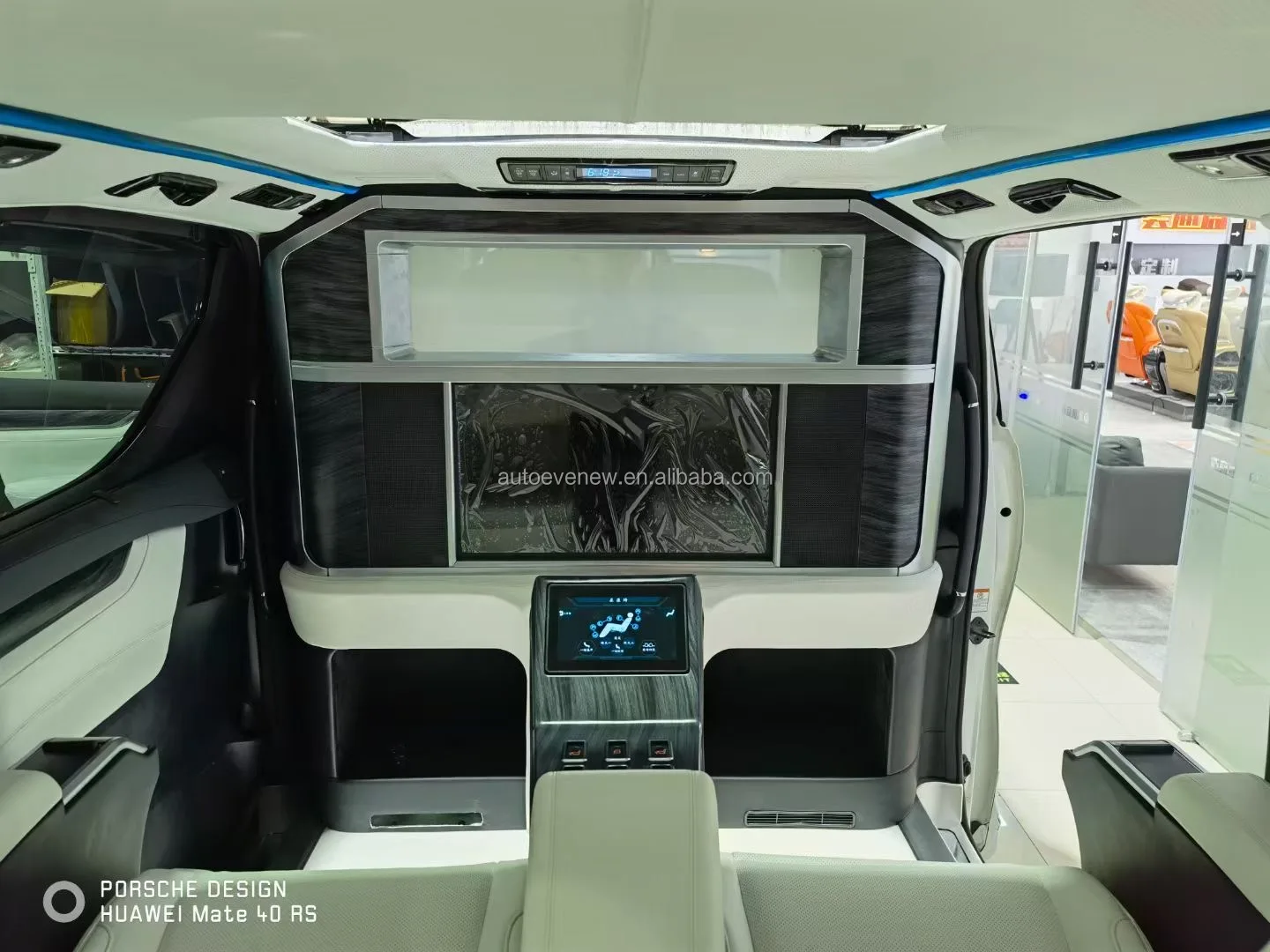 Luxury MPV Partition with 32 Inch TV System for VITO/VCLASS