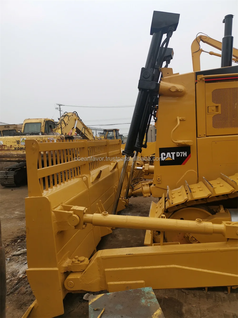 Japan Made Triangle Track Caterpillar D7H Crawler Bulldozer