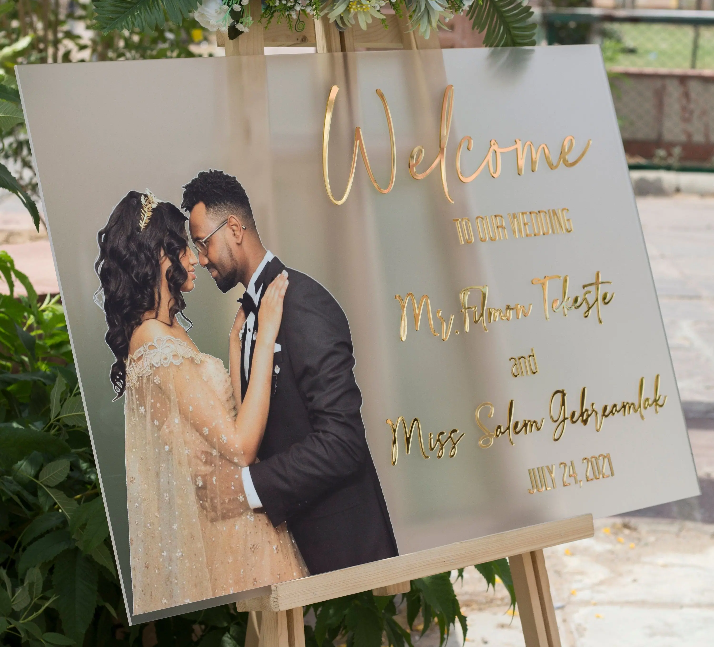 Plexiglass Frosted Wedding Signs - Customizable & Eco-friendly