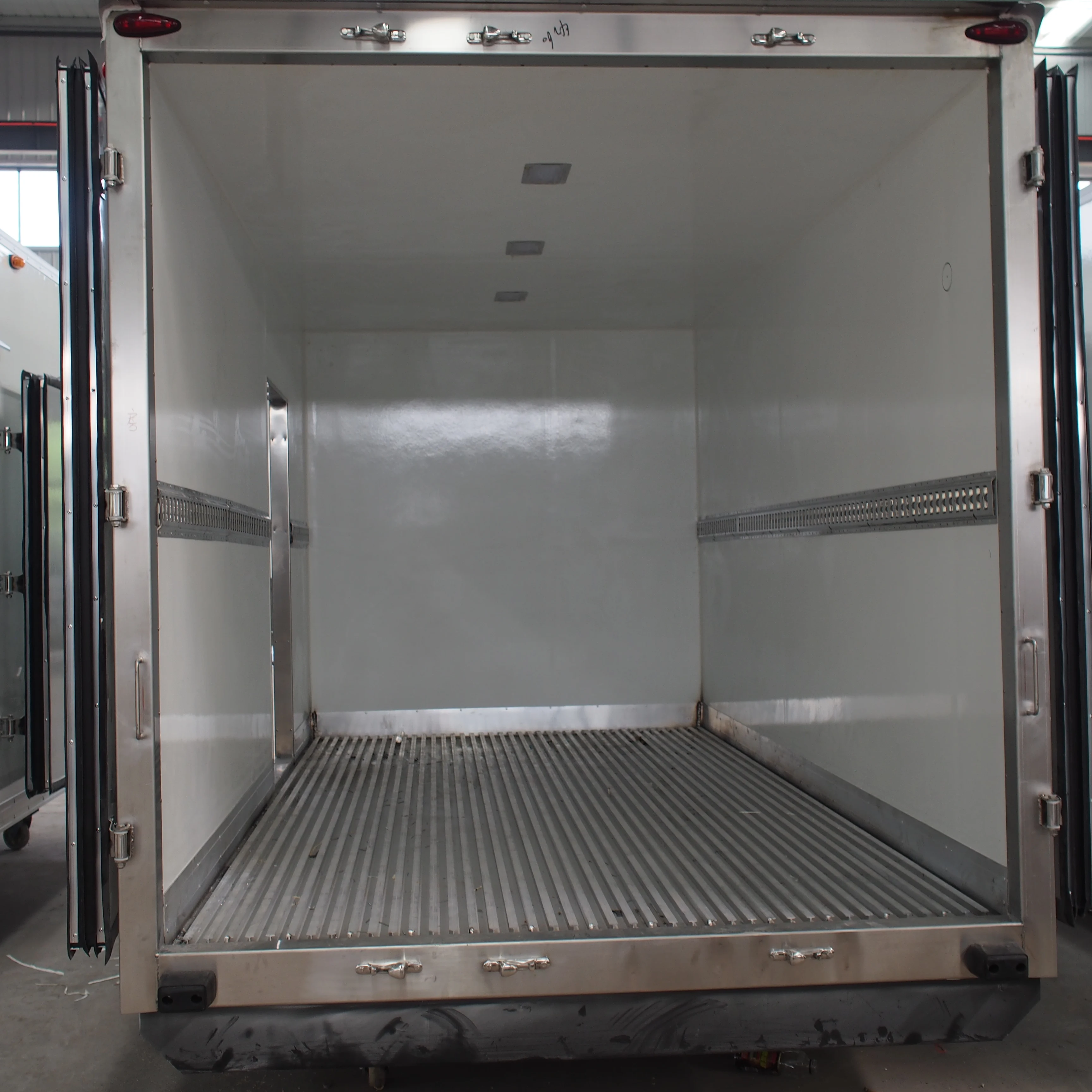 Foton Truck Body Fiberglass XPS Sandwich Panel Insulated Van