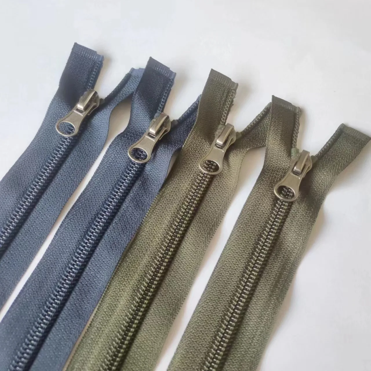 5# Nylon Injection Molding Fork Open Tail Zipper Metal Pull Head Down ...