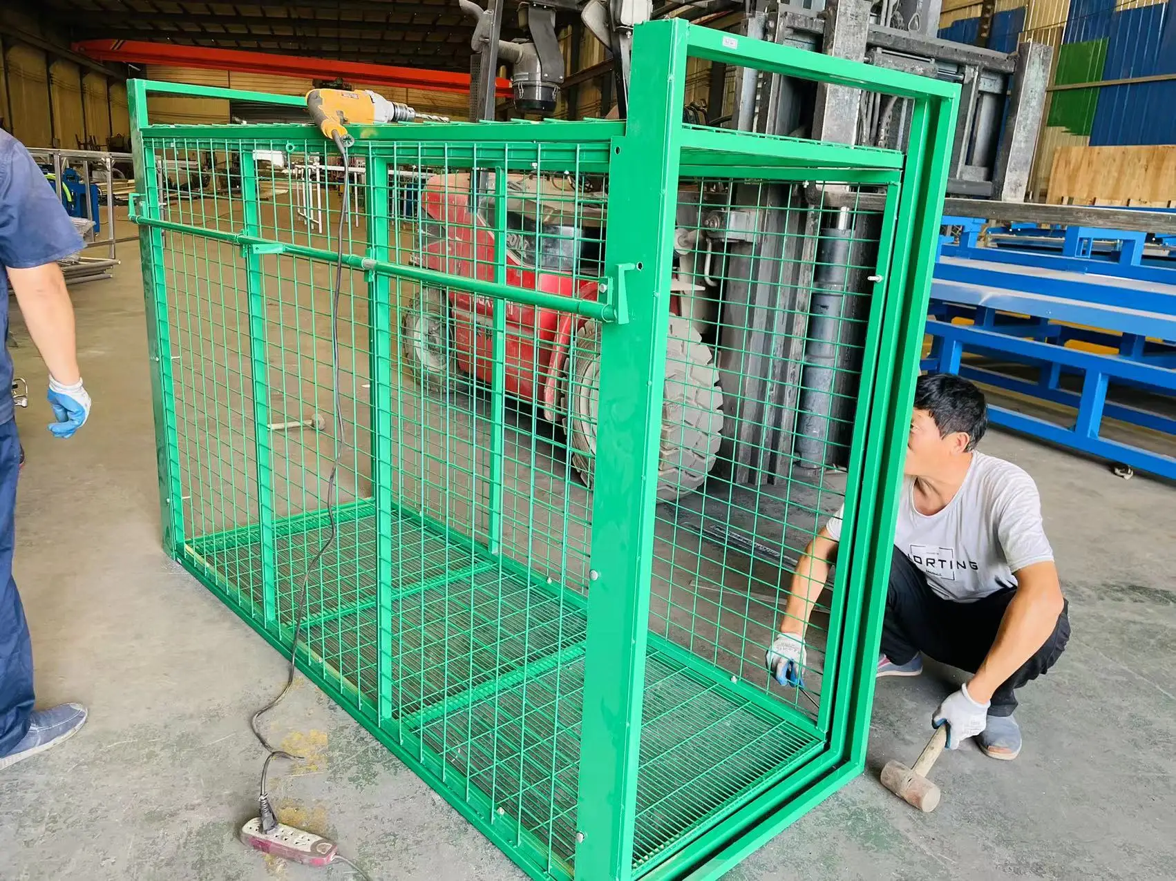 Durable Steel Wire Trap Cage - Easy Assembly & Custom Size