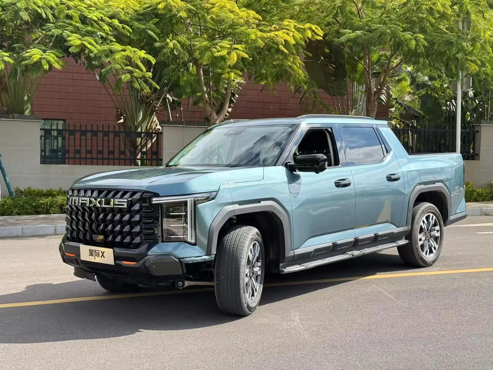 2025 Maxus Interstellar XEV Truck - Luxurious Electric Pickup