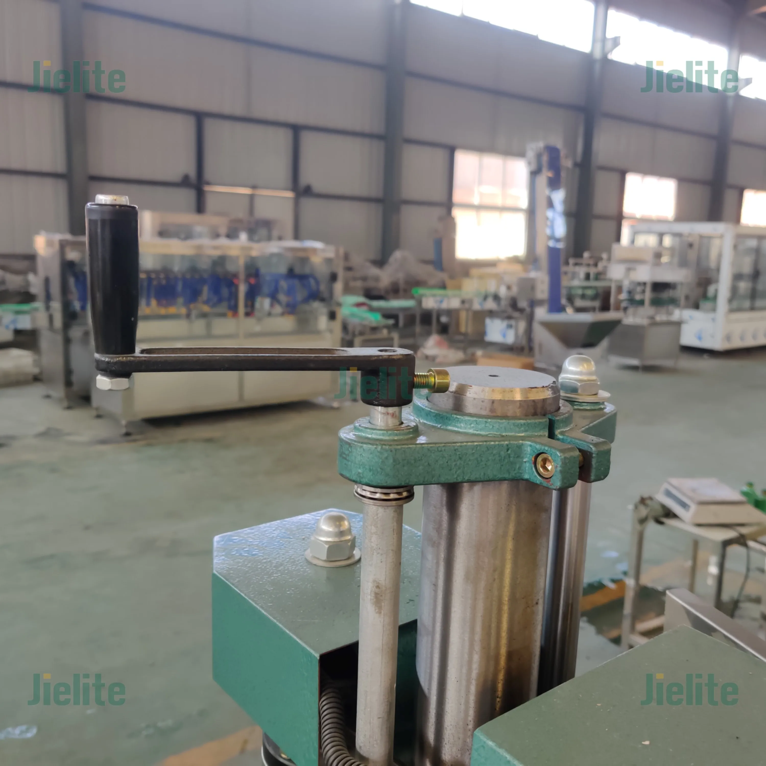 Semi-automatic Aluminum Cap Capping Machine Can Replace Plastic Tin ...
