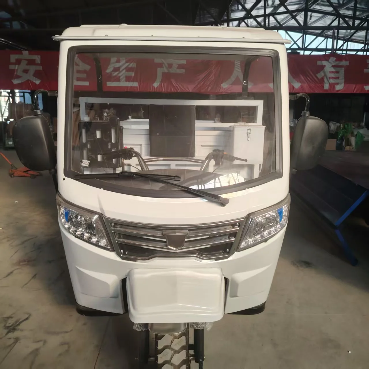Hot Sale 350cc Nine-Wheel Motorized Cargo Tricycle With Windshield 9 ...
