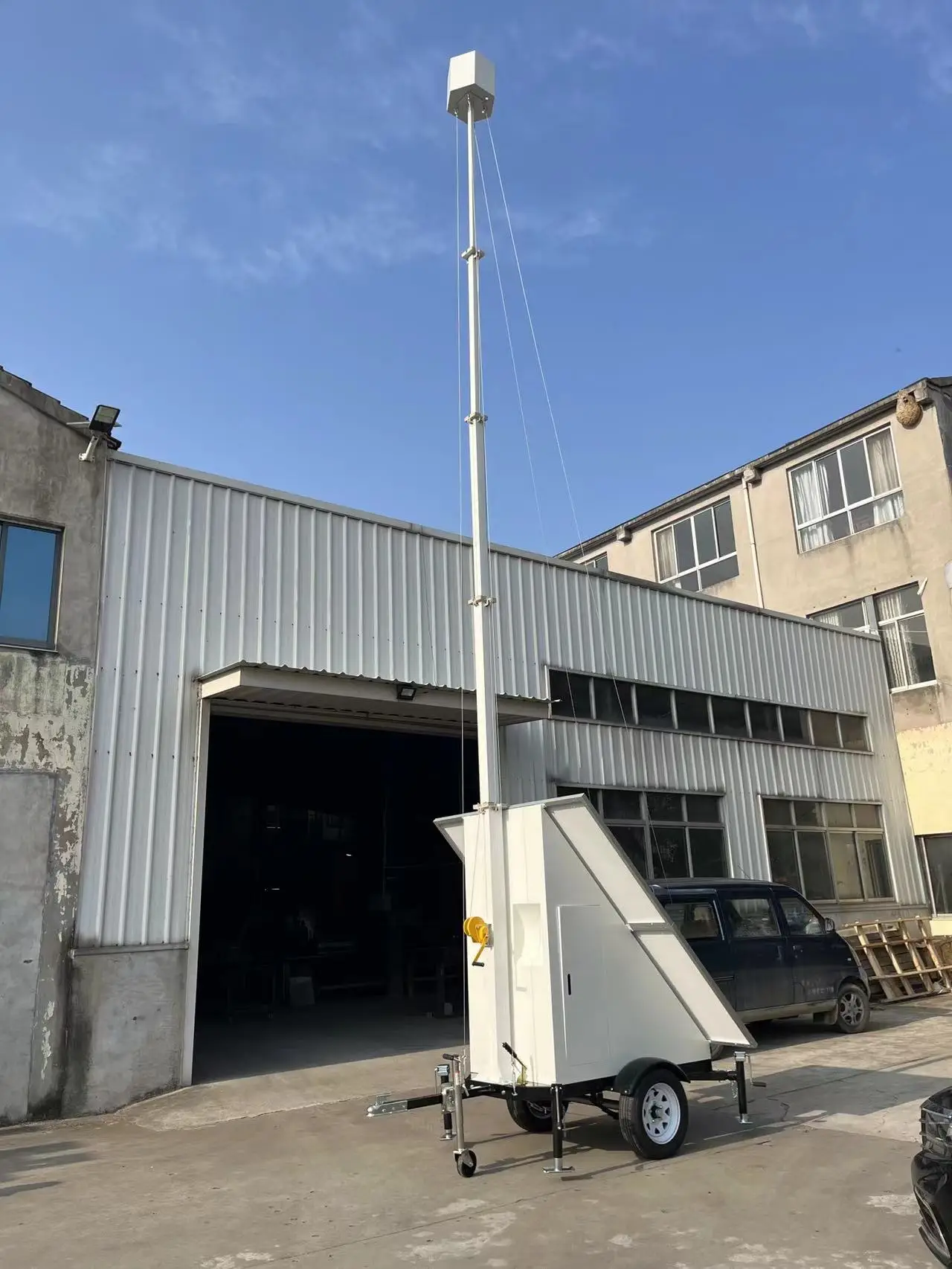 Double Wiring Manual Crank Telescoping Mast - 50kg Payload