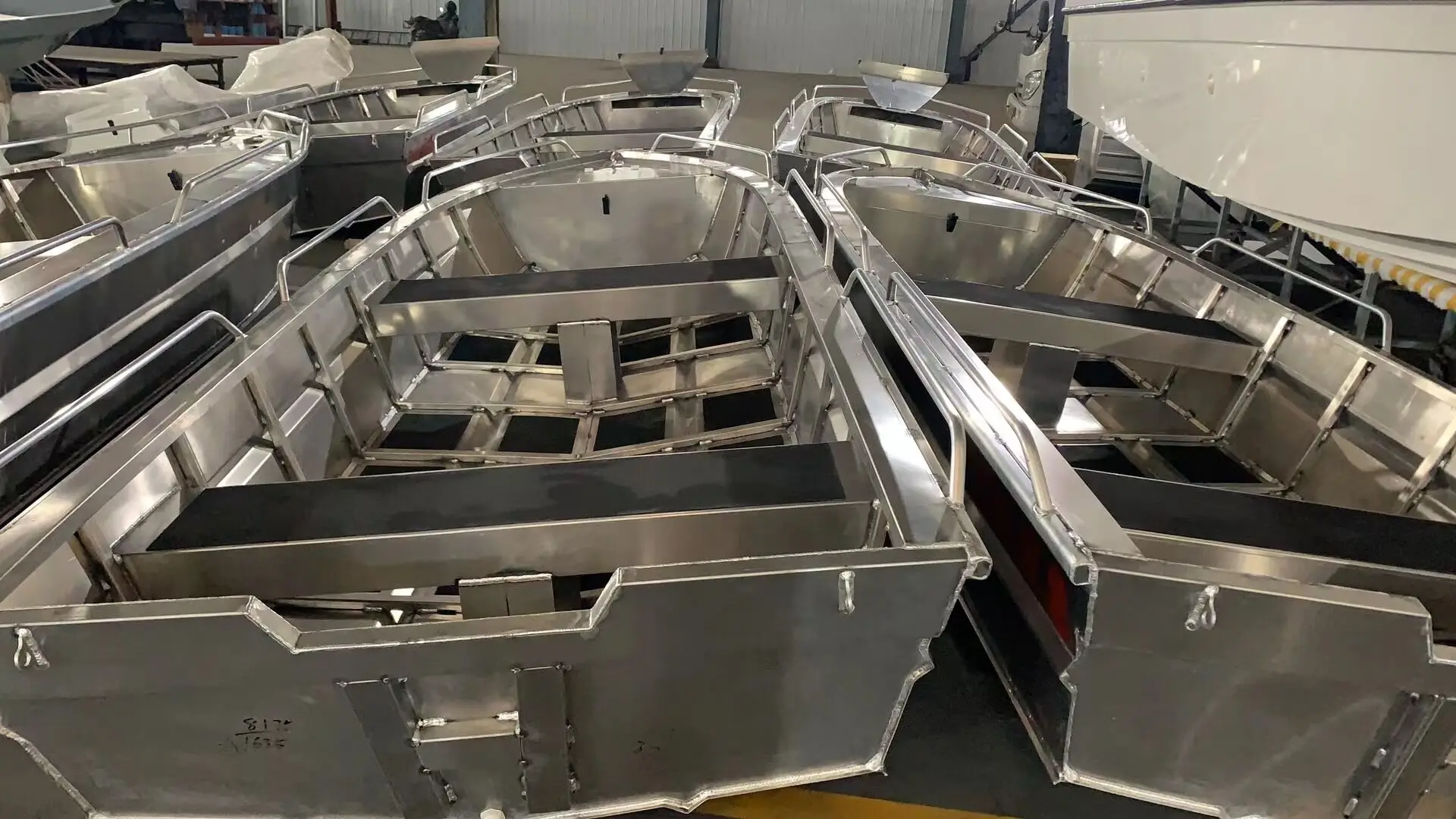 V-shaped hull fully welded aluminum fishing boat| Alibaba.com