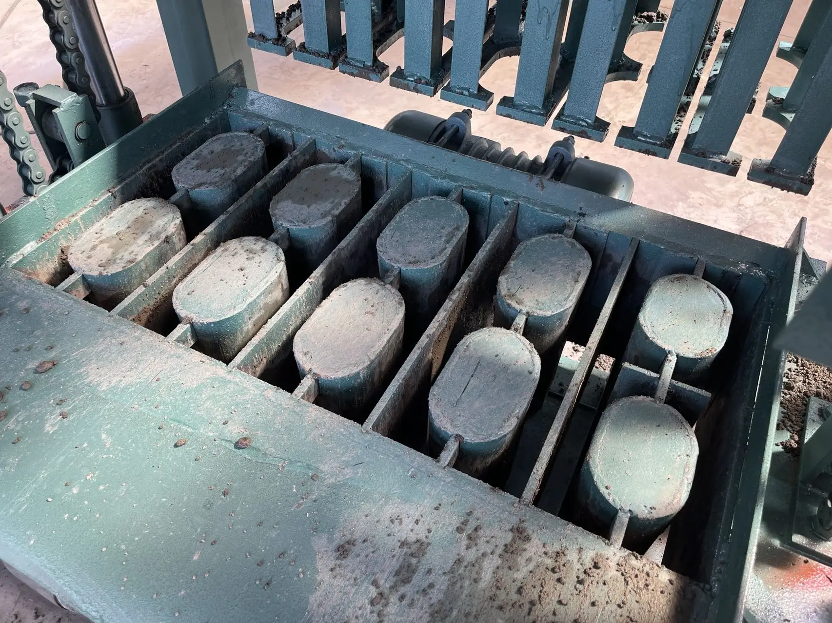 Block Making Machine Concrete Brick Mold adobe Indesign Concrete Mold ...