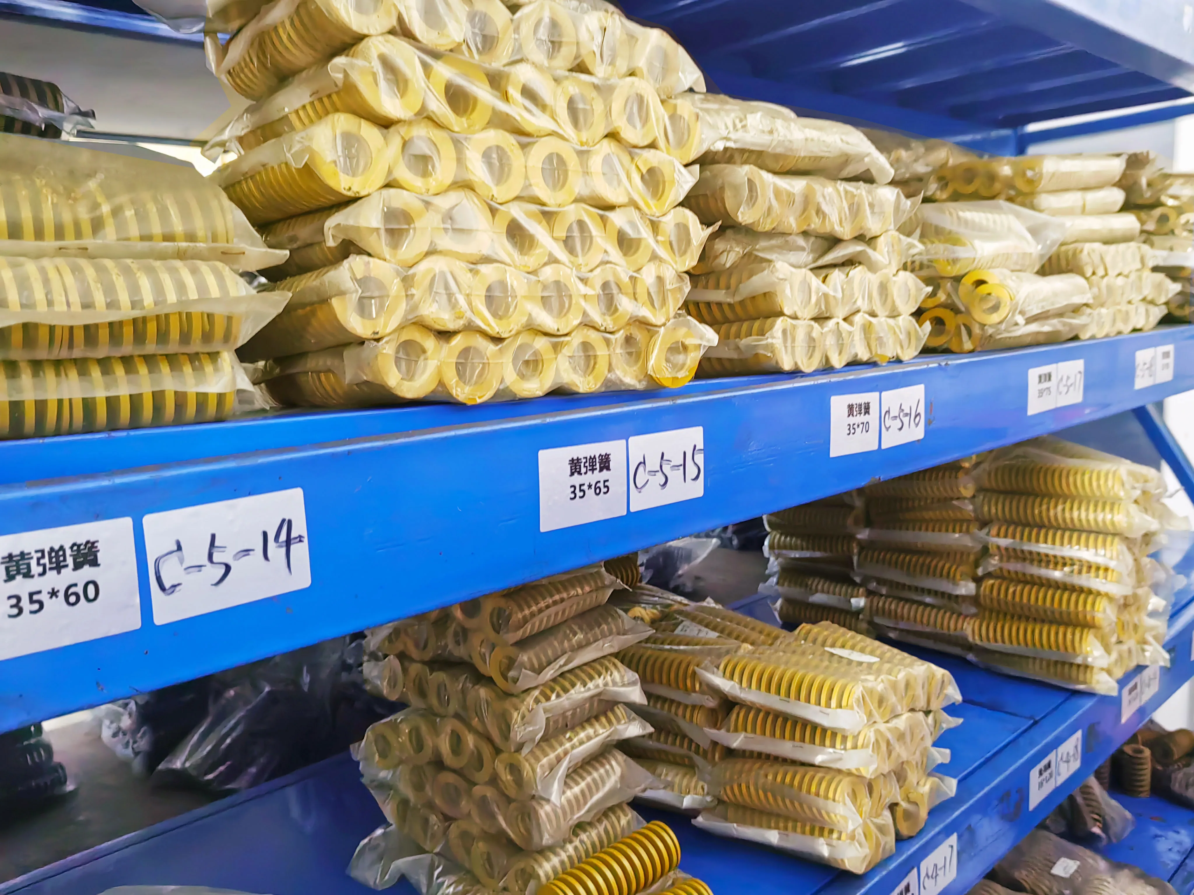 OEM Custom Rectangular Die Springs Green Coil Super Heavy Load ...