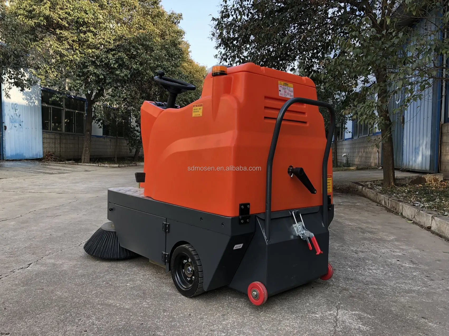 Small Street Sweeper Industrial Sidewalk Sweeper Automatic Ride On Road ...