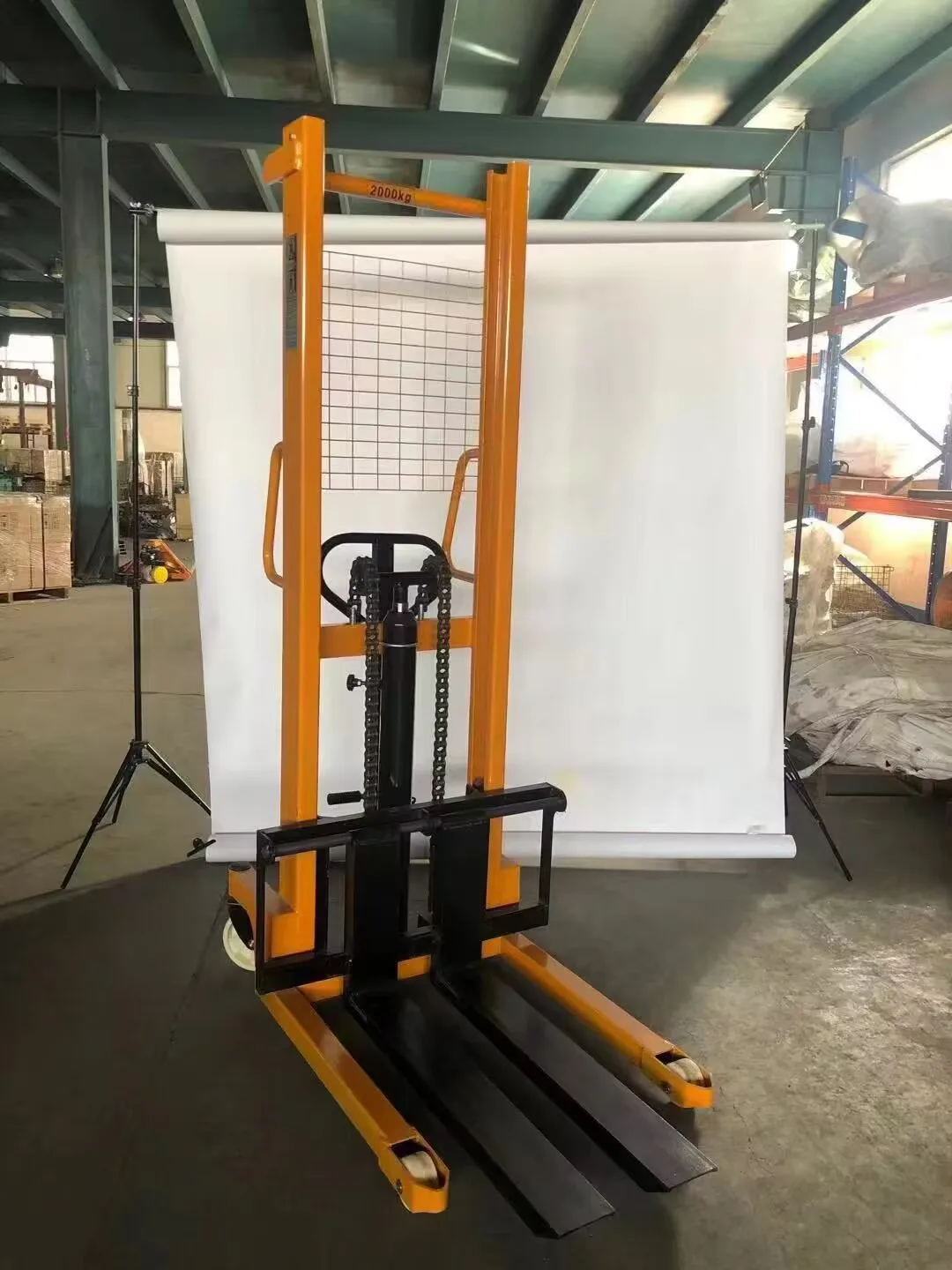 Alibaba.com: 2 Ton Compact Manual Lifting Stacker with Hydraulic Mechanism, Adjustable Forks ...