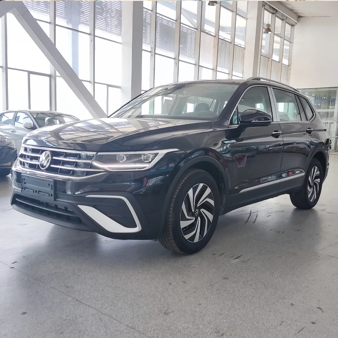 Volkswagen Tiguan L 300 Black Minor Damage Suv Vehicles For Nose Cover ...