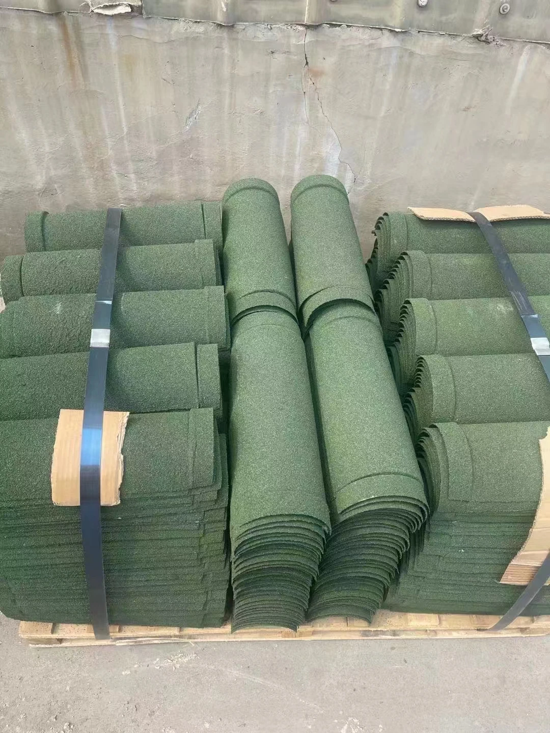European Style Sandwich Panels Roof Tile Stone Coated Metal Roof Tiles ...