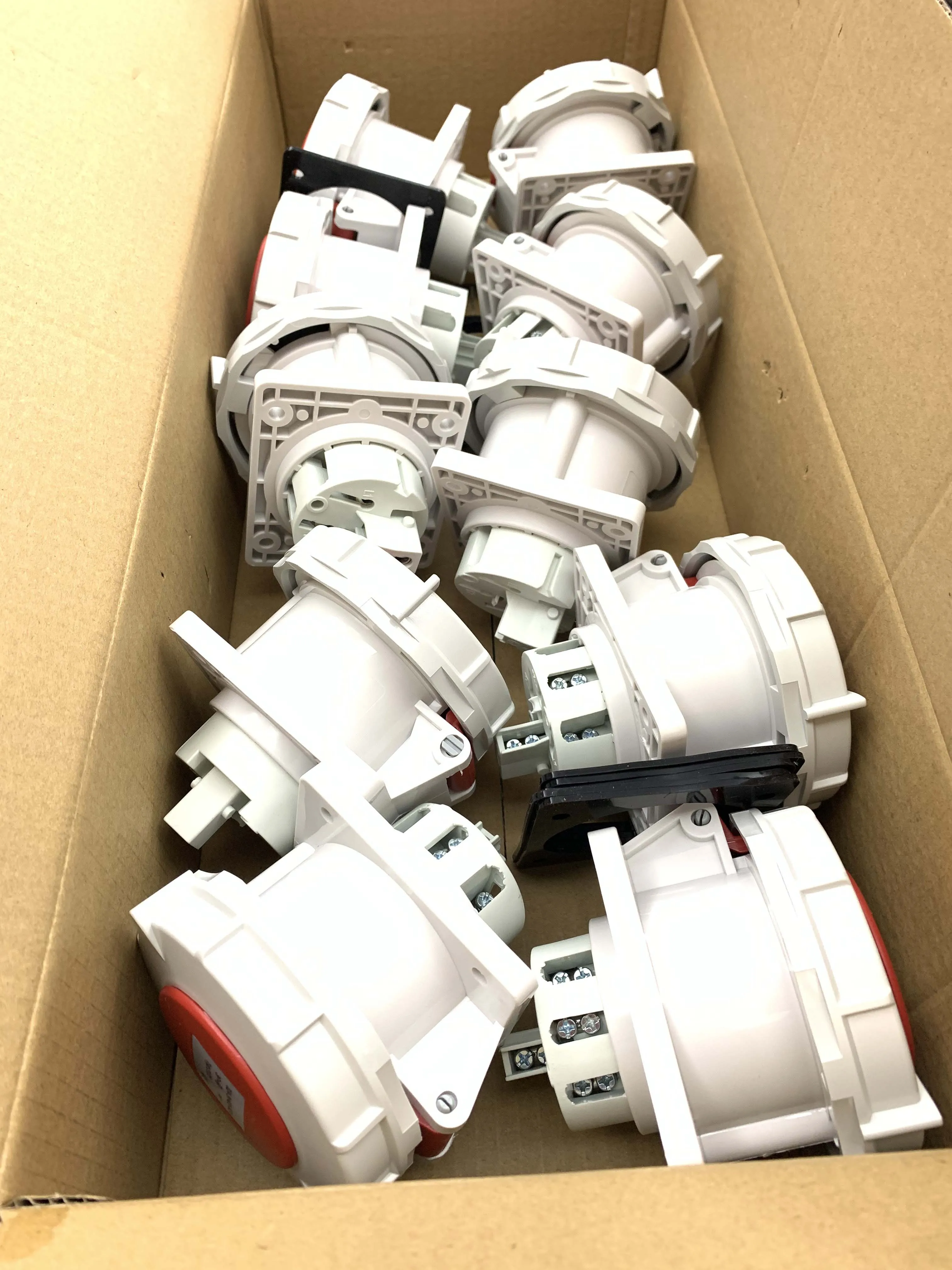 32 Amp 4 Pin 440v Ip67 Three Phase Industrial Power Socket For Reefer ...