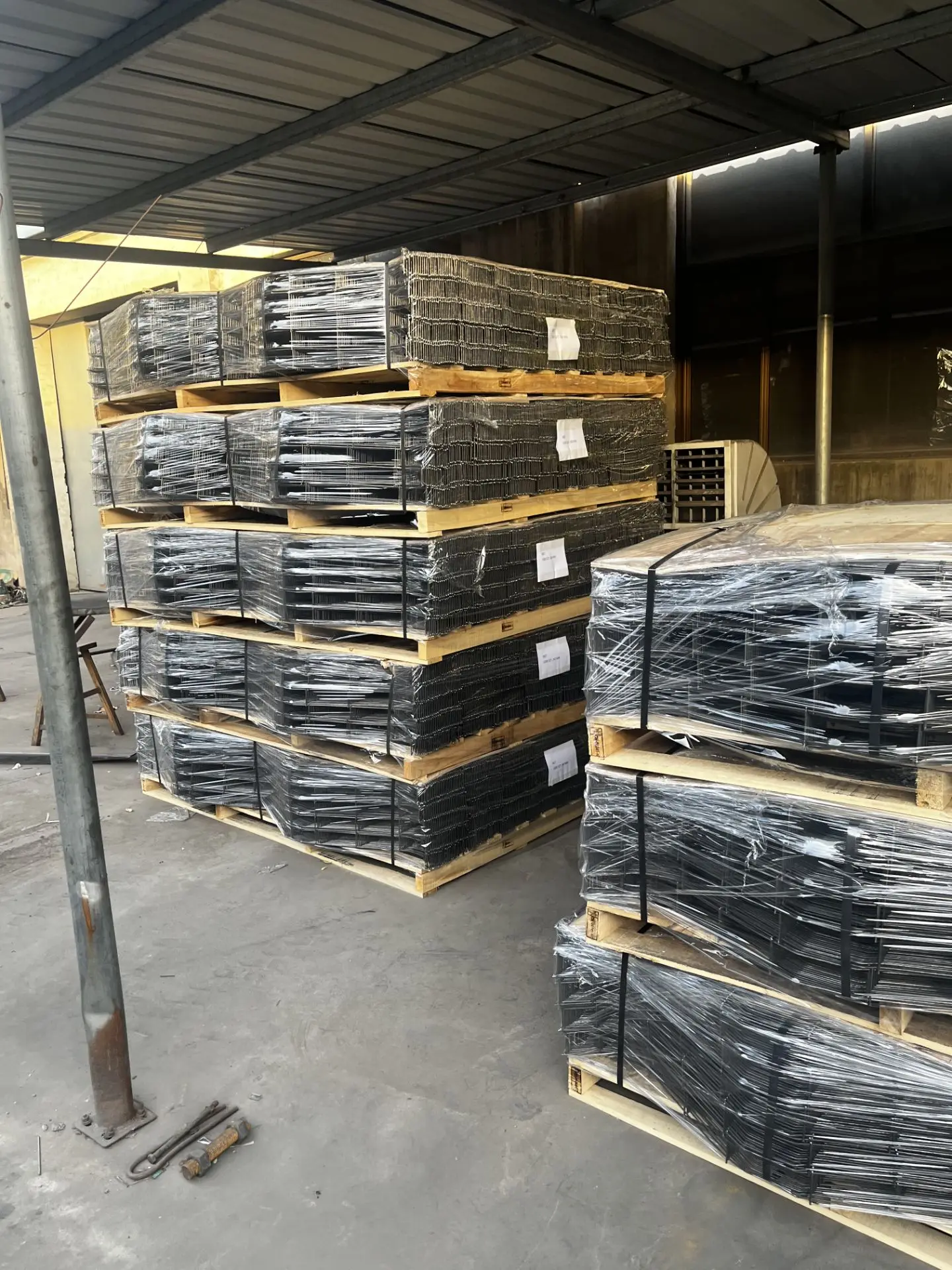 High Quality Galvanized Concrete Wire Snake Spacer Modern Design Low ...